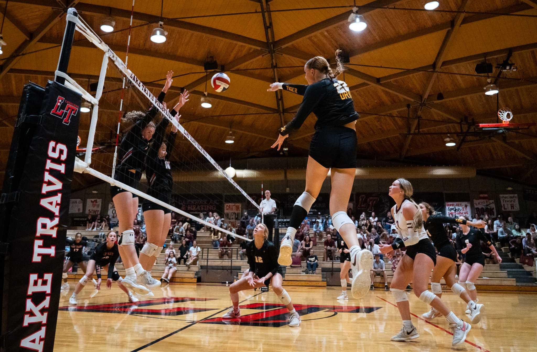 Trio of high school prospects commit to Texas volleyball team