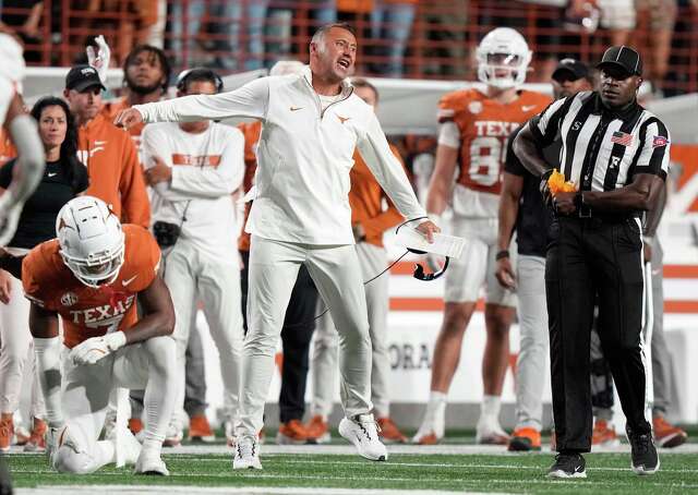 Texas football fans throw trash on field before refs overturn ...