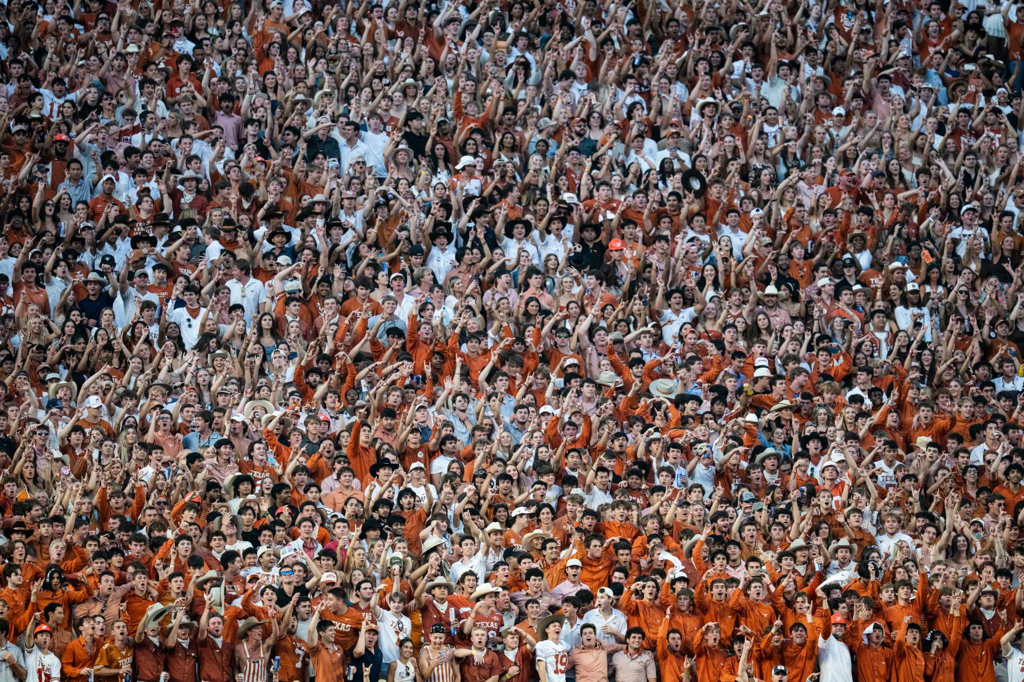 Texas football fans throw trash on field before refs overturn ...