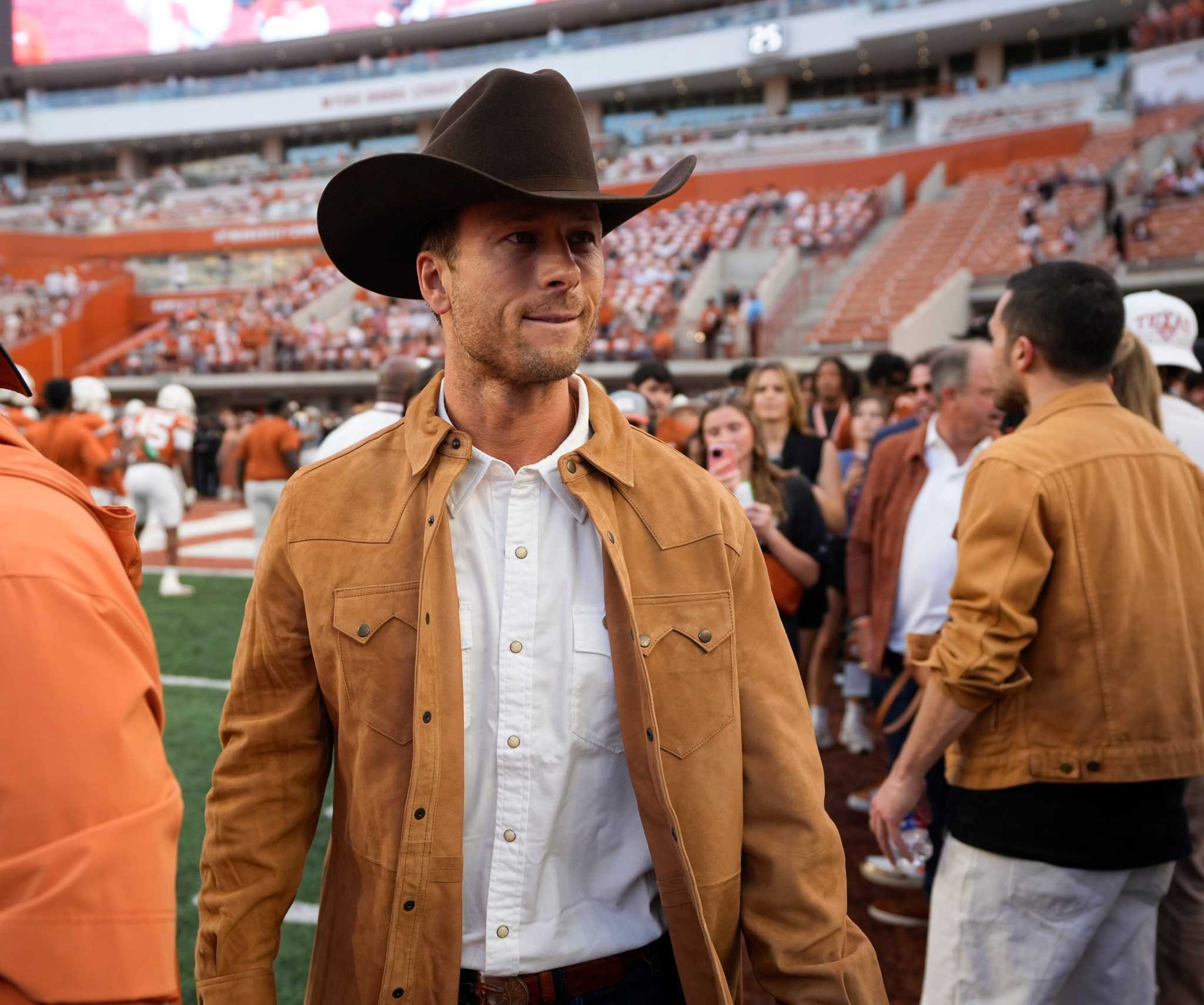 Madelyn Cline in talks for Judd Apatow comedy with Glen Powell