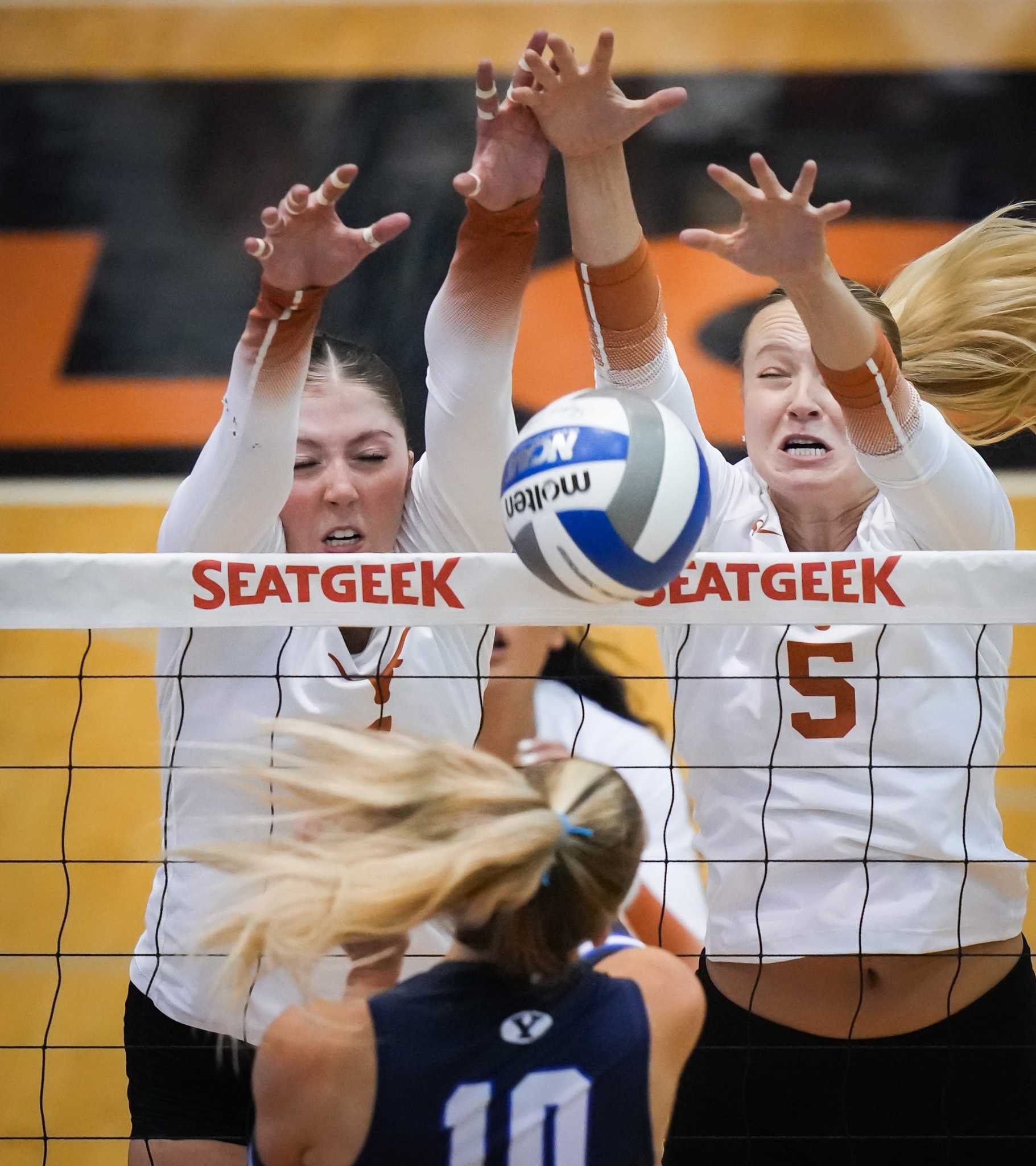 Freshman Ella Swindle, Texas volleyball show poise in win over BYU