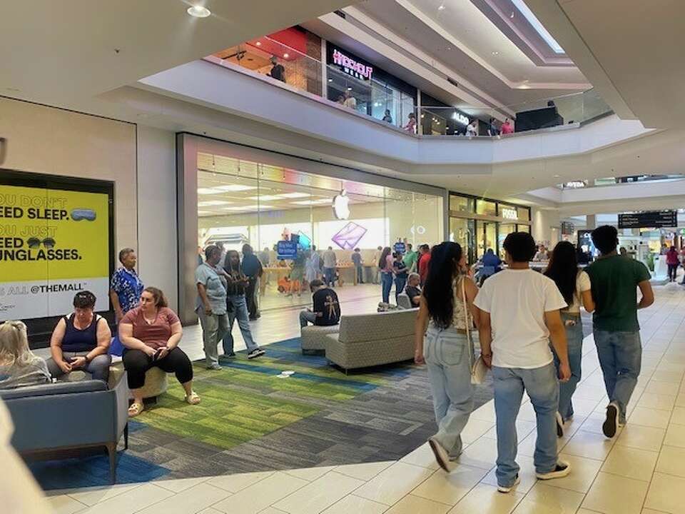 Visiting the last mall in Austin, Barton Creek Square mall