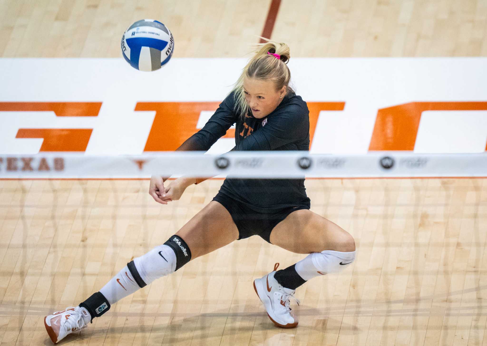 Texas vs Texas A&M-Corpus Christi: Replay as UT wins 3-0 in first round ...