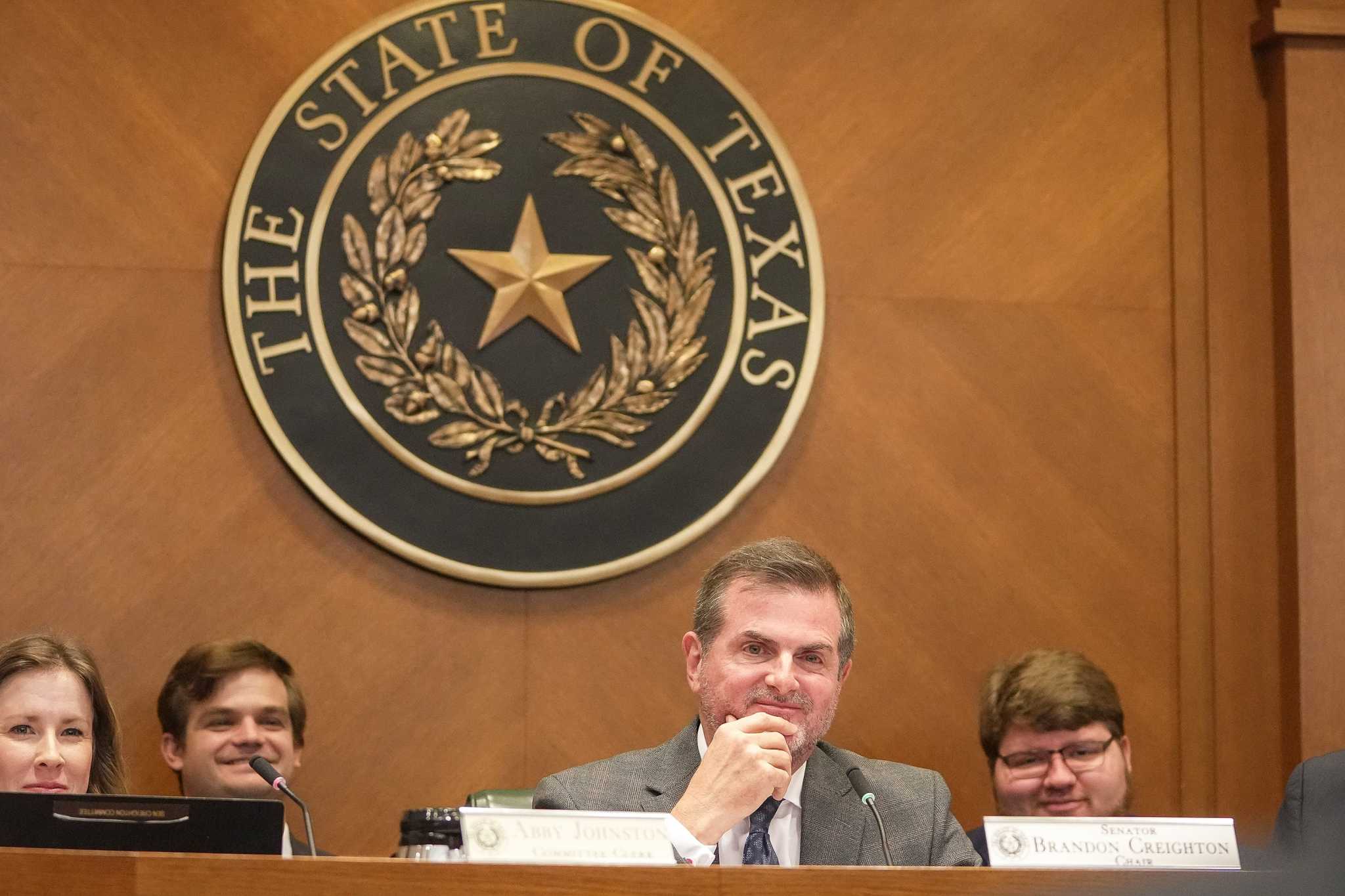 Texas Senate panel pushes cutting higher education barriers. Here's how