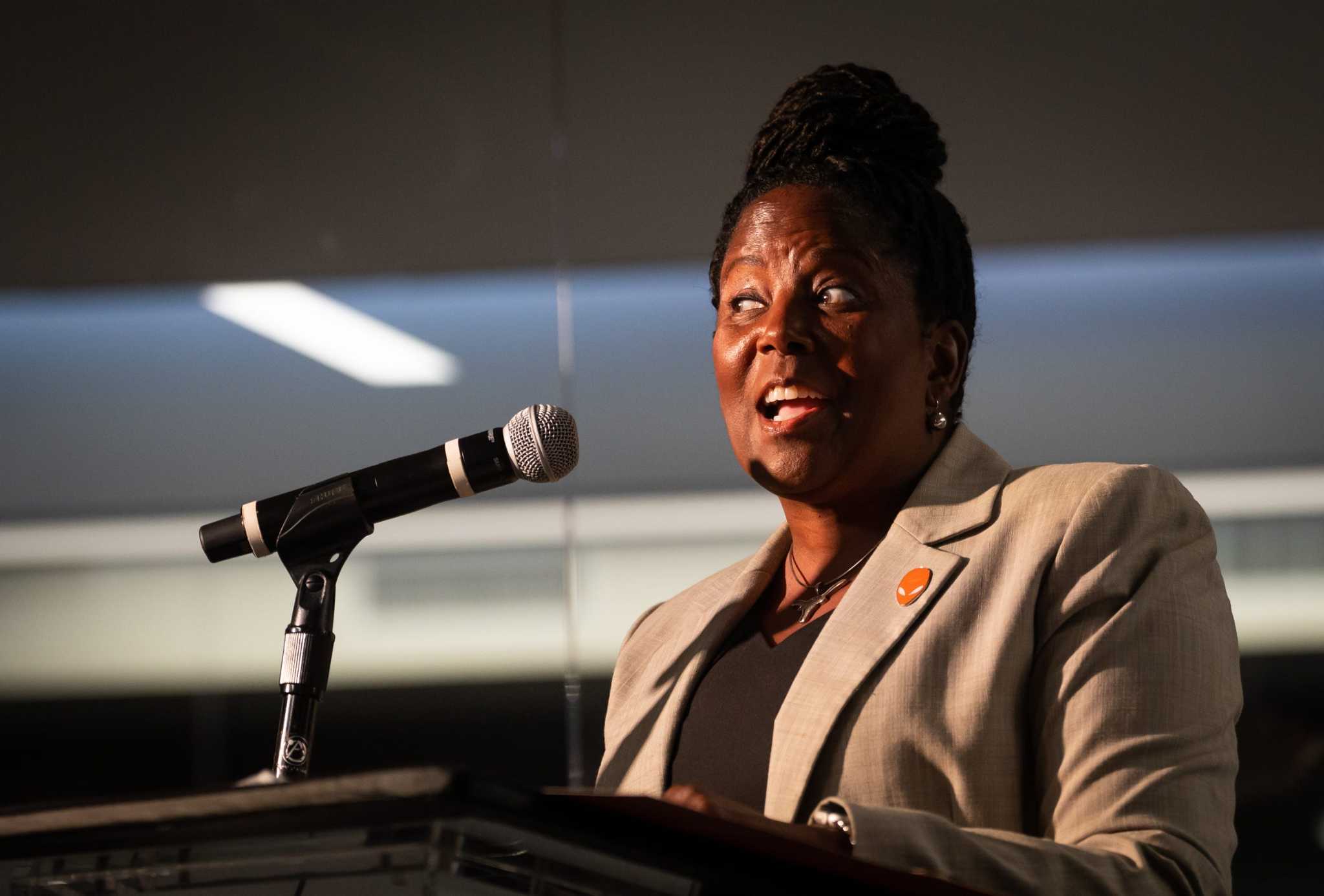 UT vice president for student affairs Soncia Reagins-Lilly retires