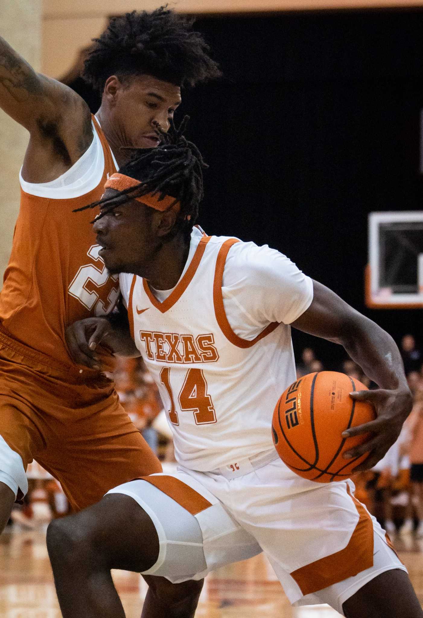 Dillon Mitchell shines during Texas men's basketball scrimmage