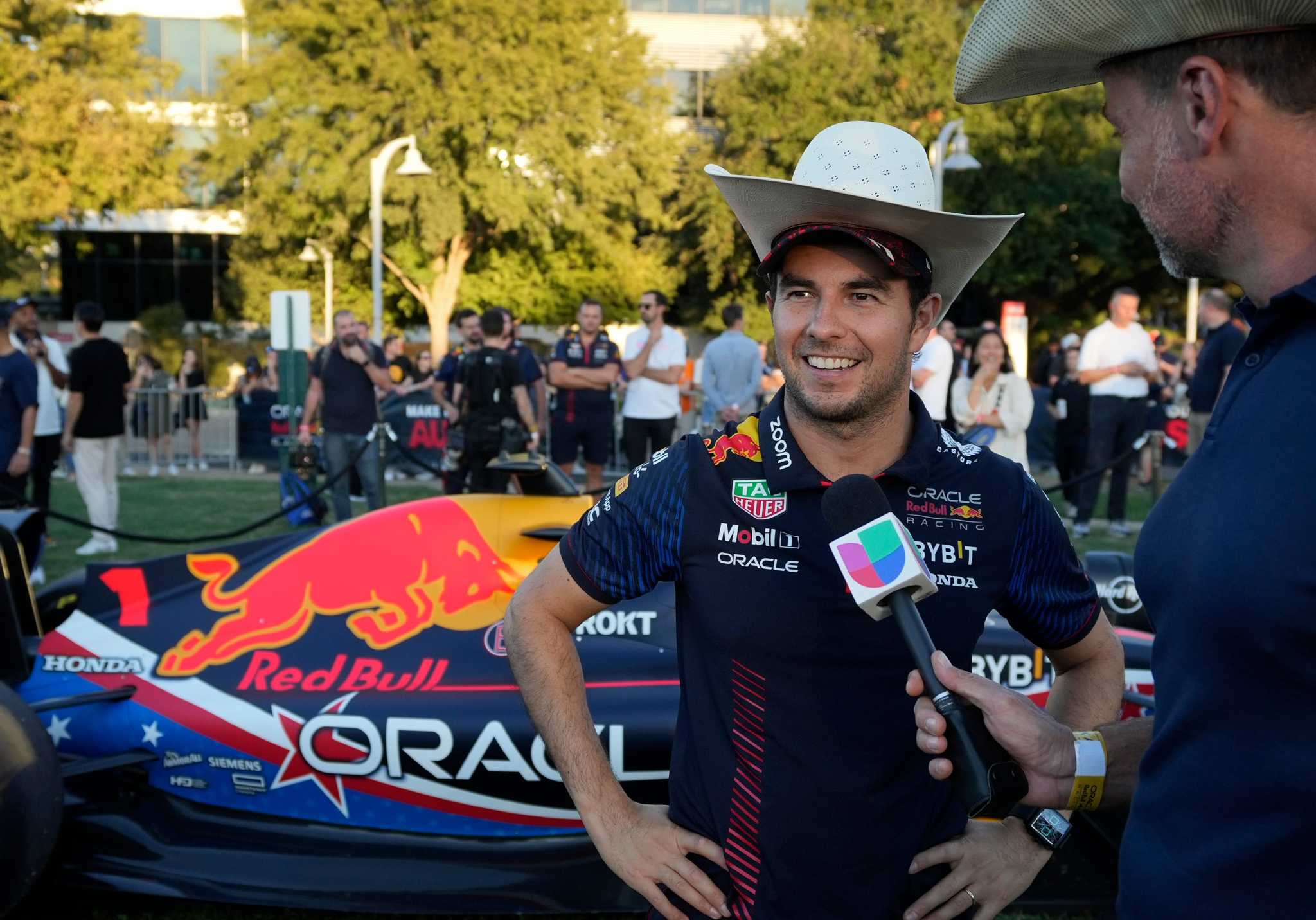 Watch as Oracle Red Bull Racing flies new F1 car across downtown Austin ...