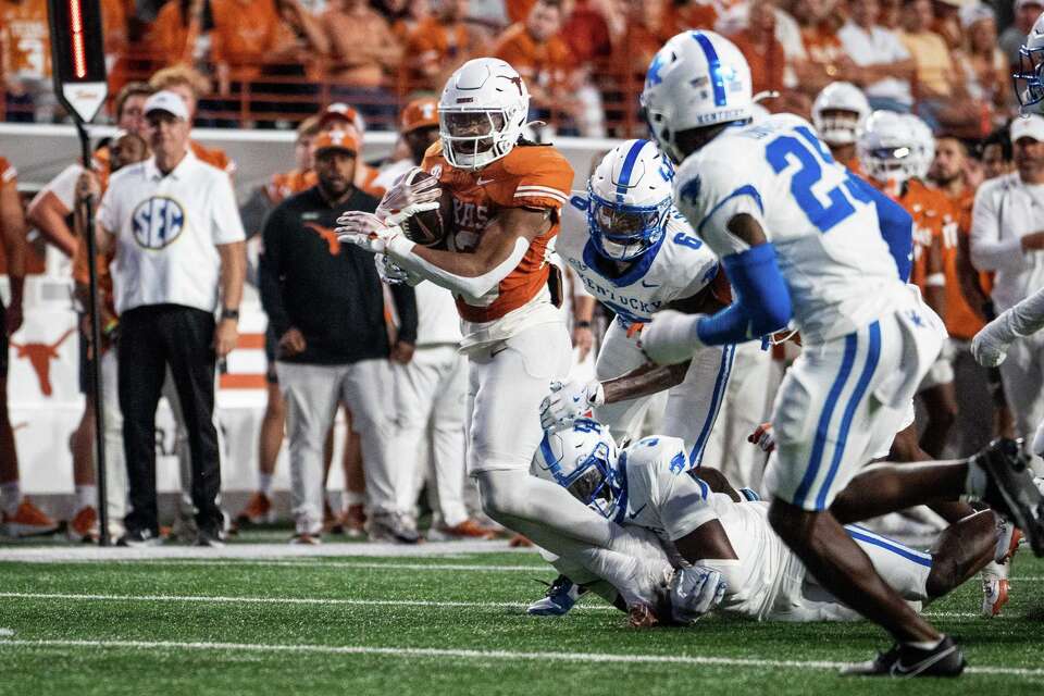 Quintrevion Wisner could help Texas establish the run vs Kentucky