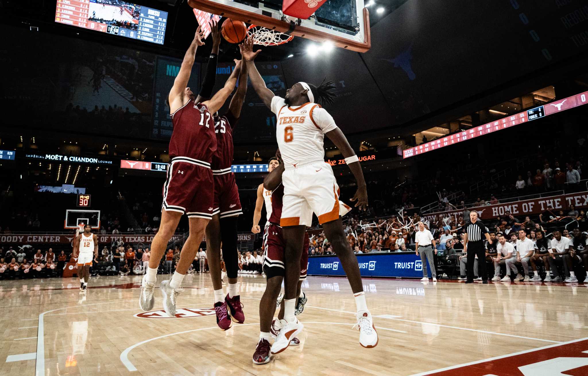 Texas basketball: Freshman Tre Johnson misses win vs Arkansas-Pine Bluff