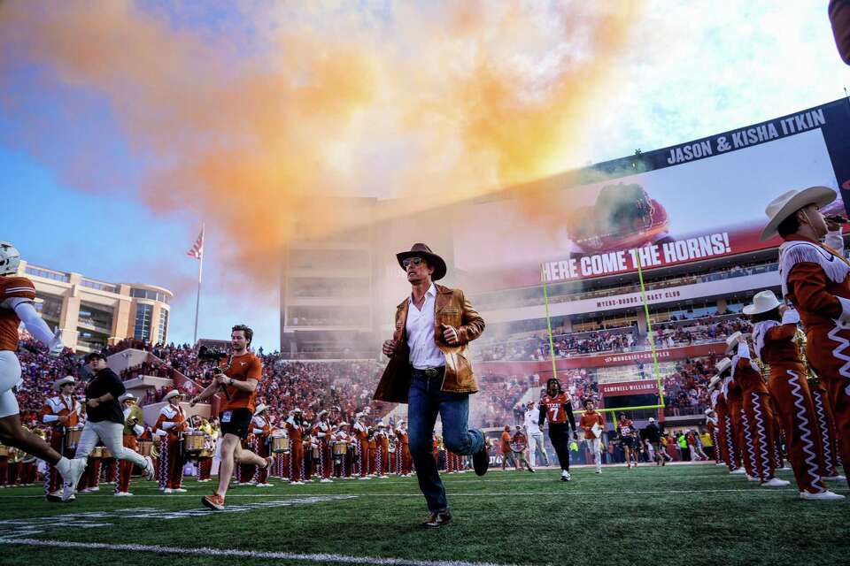 Skipping DKR? Best bars and patios to watch Texas football in Austin