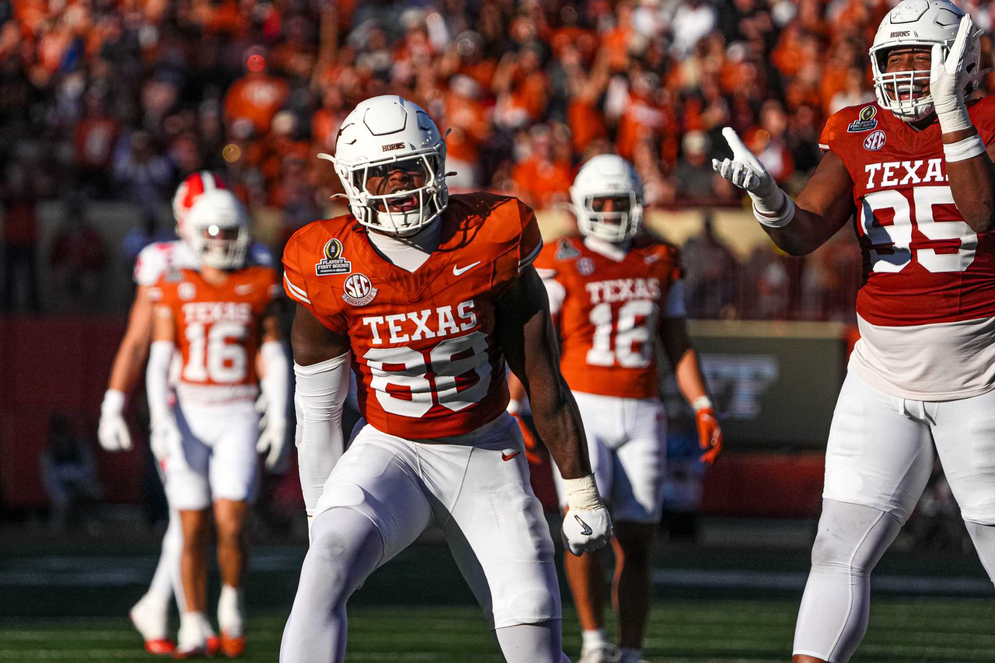 NFL draft: Scouting report for Texas football edge Barryn Sorrell