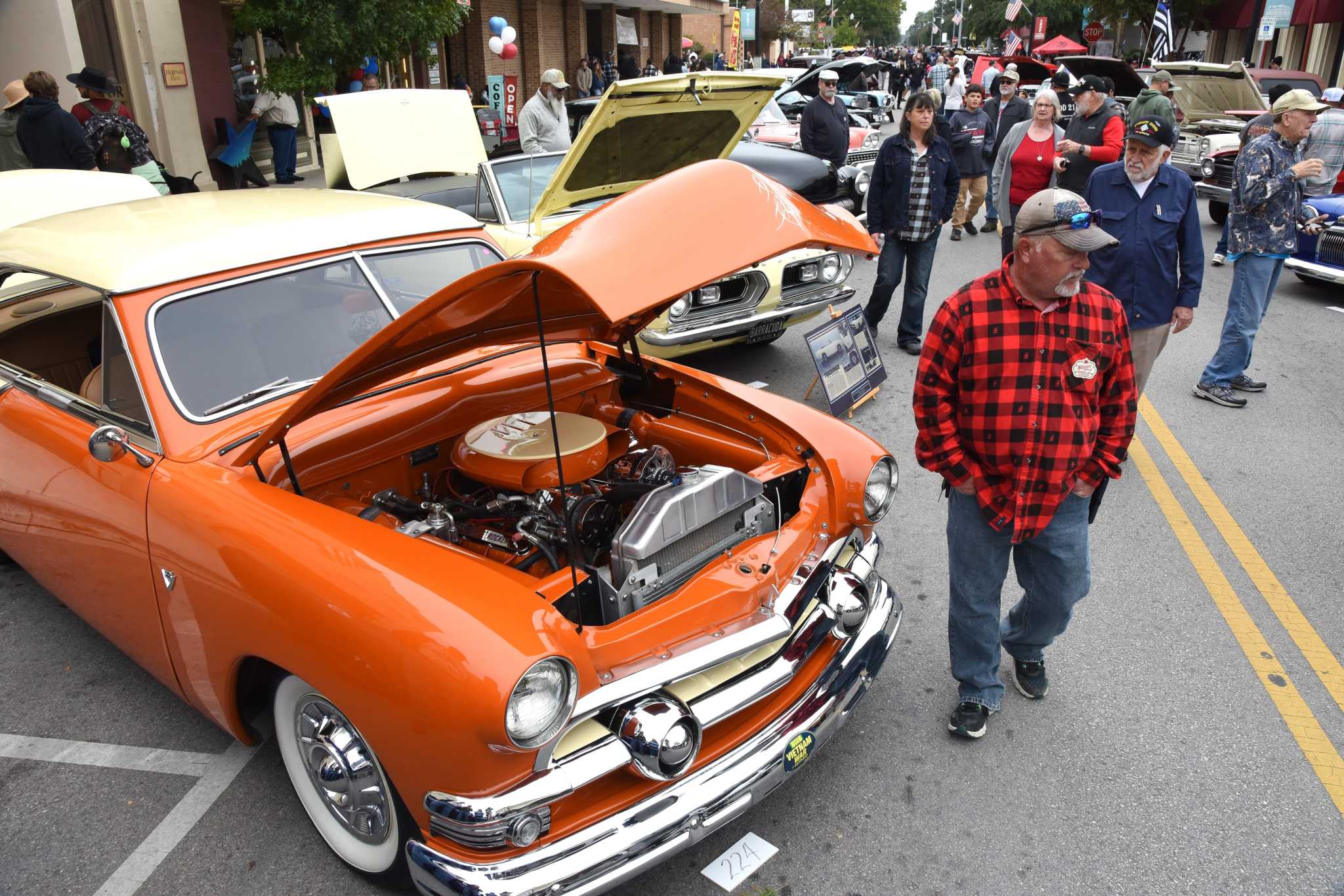 Hot rods revved, heroes saluted in Bastrop