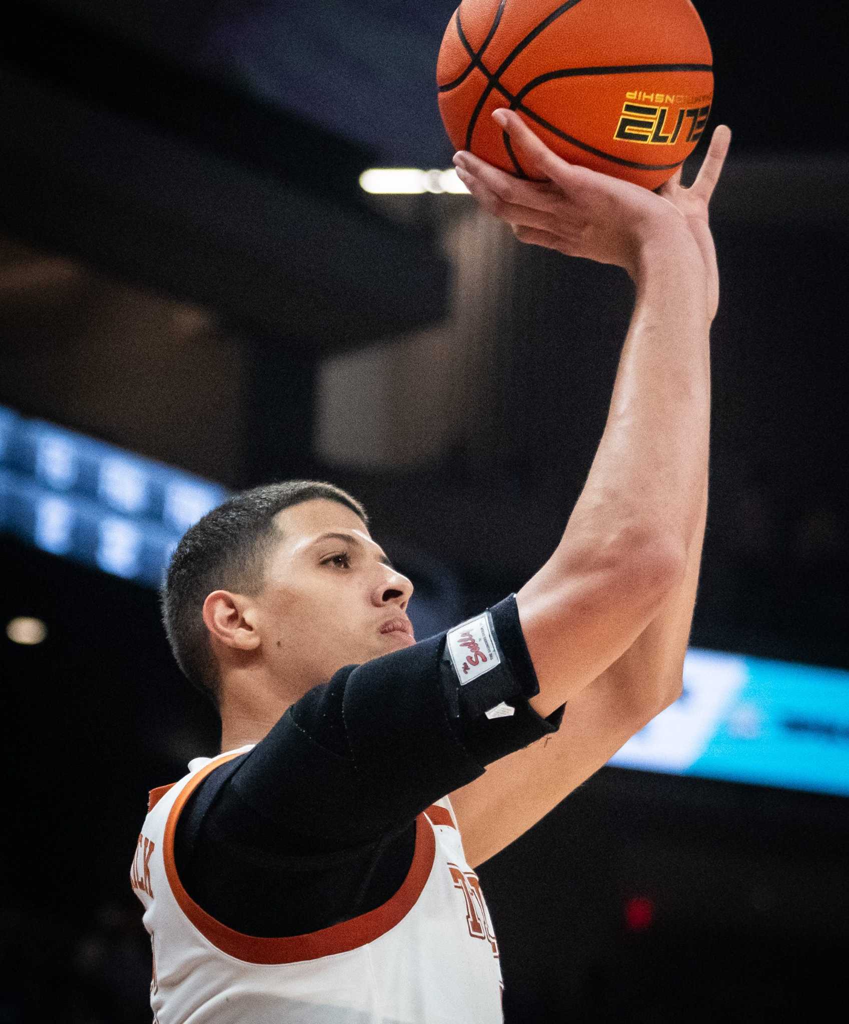 What did we see as the Texas men's basketball team topped Rice?