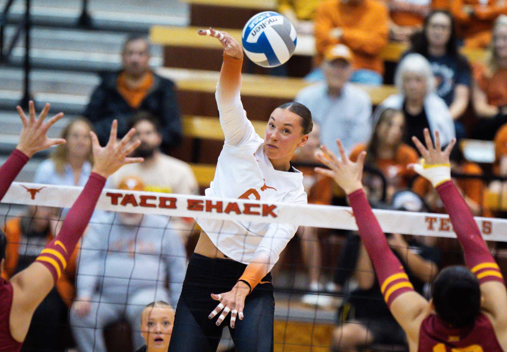 Texas volleyball team upsets Stanford, advances to NCAA Final Four