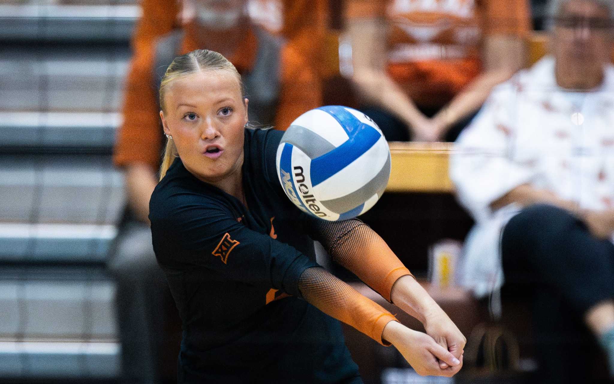 Who is Texas volleyball libero Emma Halter? Meet the Longhorns ...