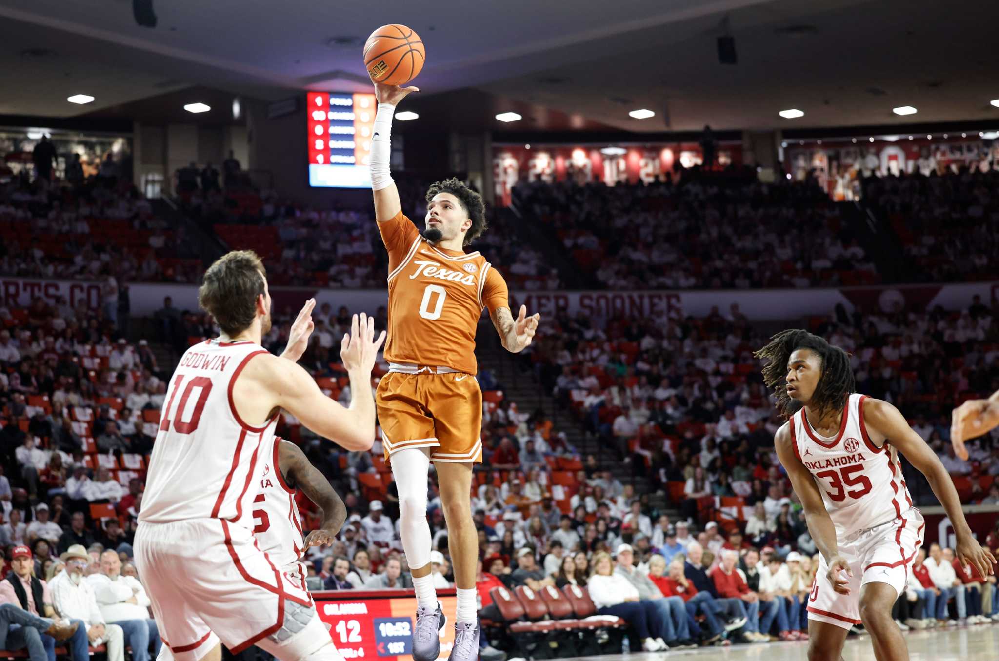 Texas vs Oklahoma: Longhorns hold on for first SEC men's hoops win