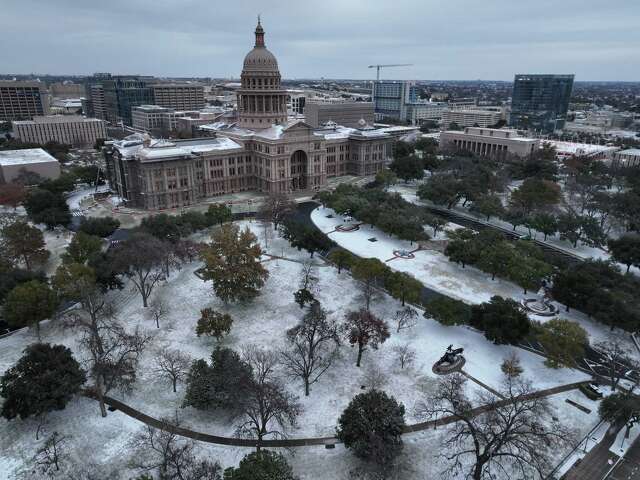 Rare sight in Texas as snow blankets Austin, Houston. See videos ...