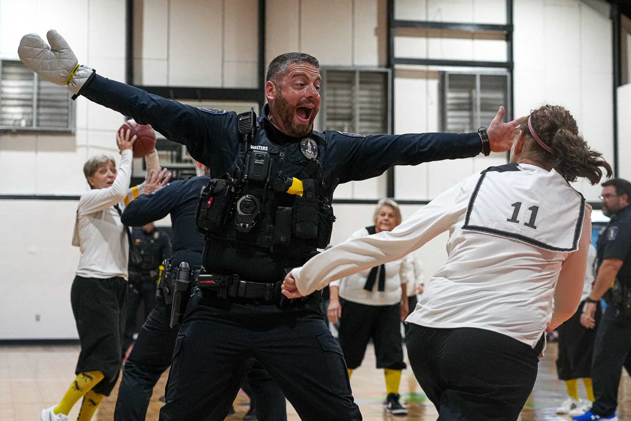 Texas Fireants play Georgetown police in fundraiser game on Saturday