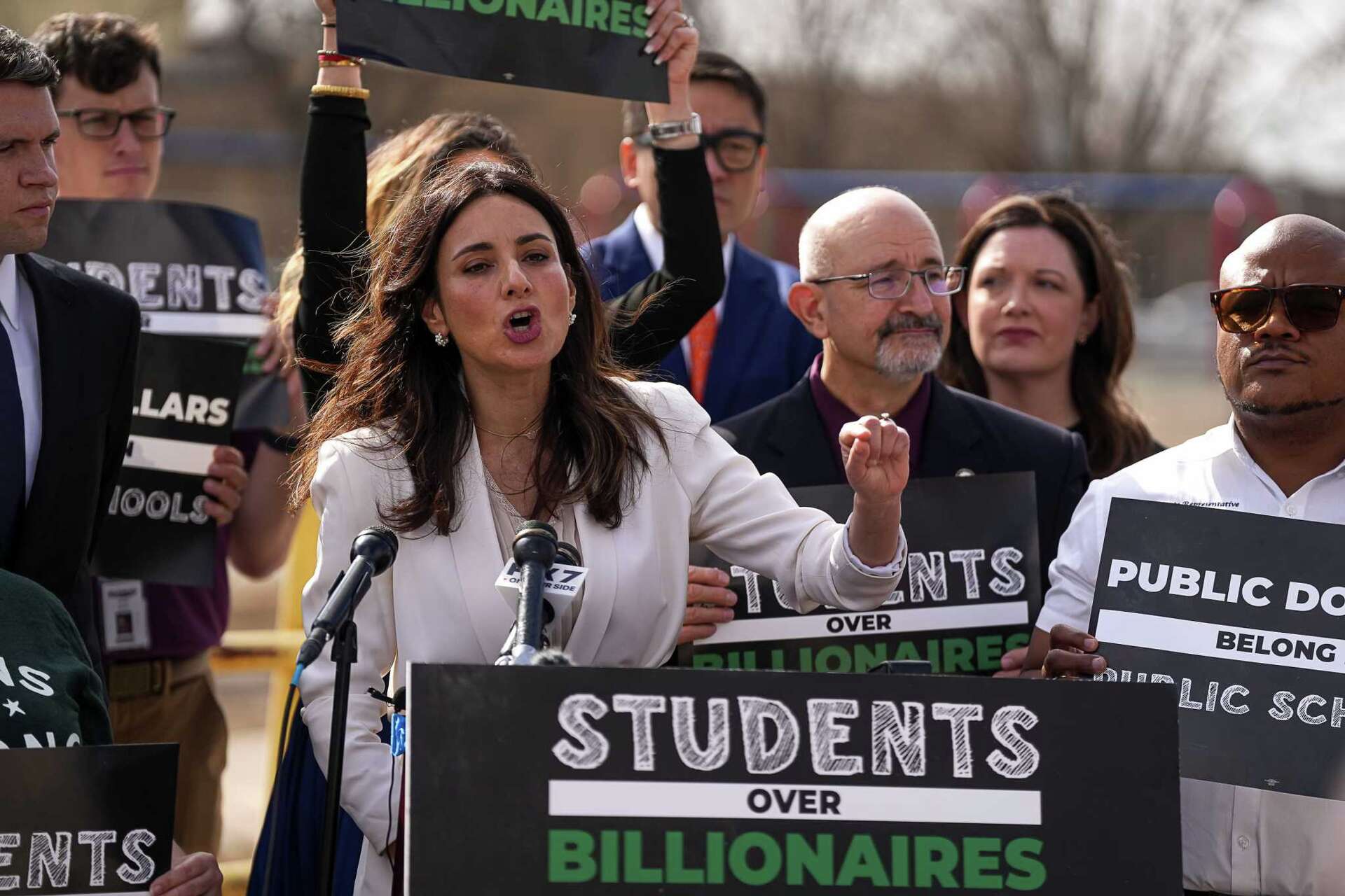 Austin state Rep. Gina Hinojosa launches bid to take on Greg Abbott