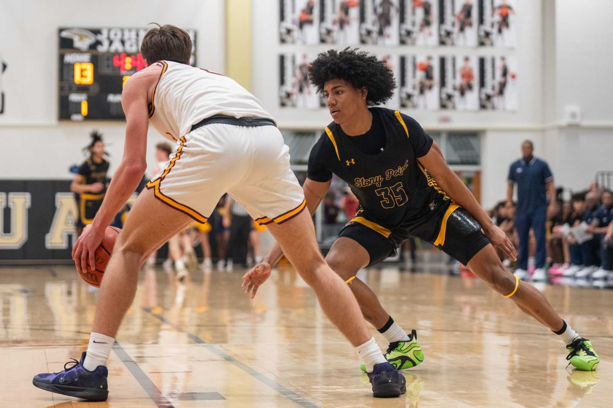 UIL boys basketball playoffs: Austin teams advance to regional finals