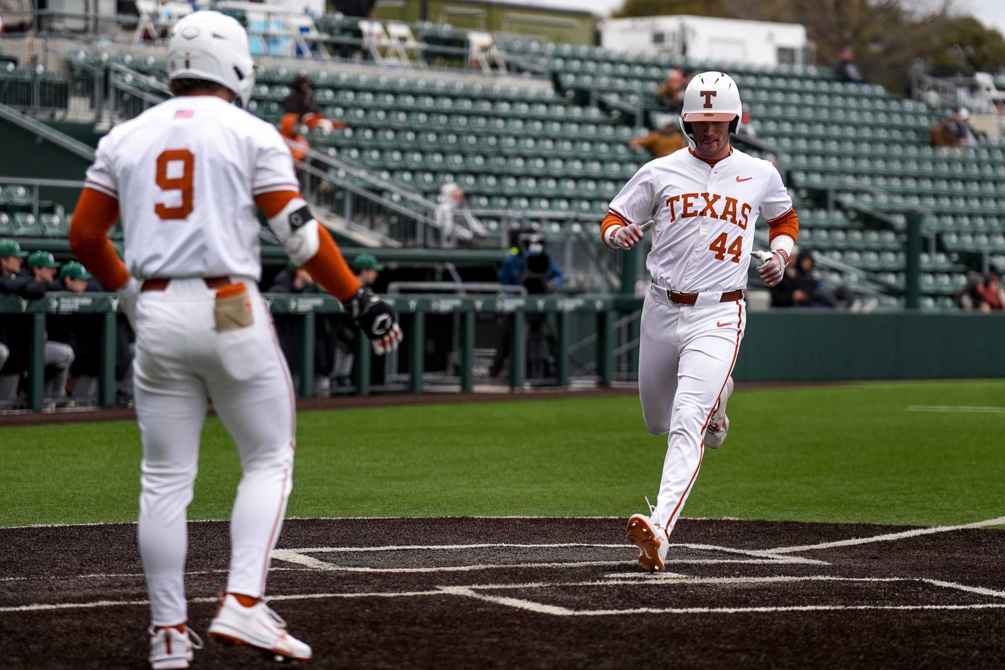 Texas OF Max Belyeu hurts thumb before Georgia series
