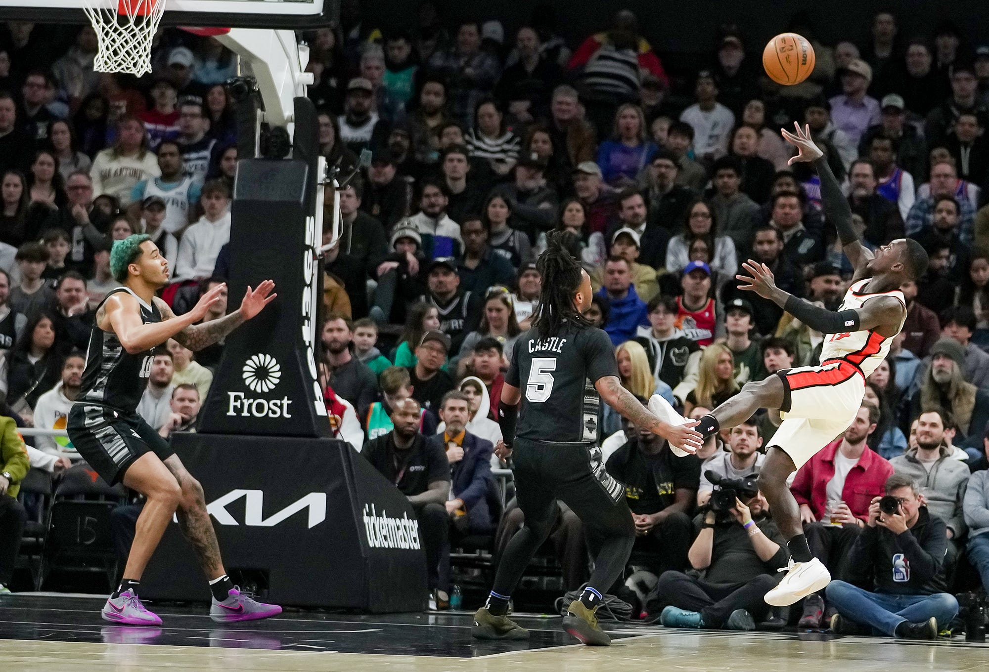 San Antonio Spurs vs Detroit Pistons in Austin I-35 series: See photos