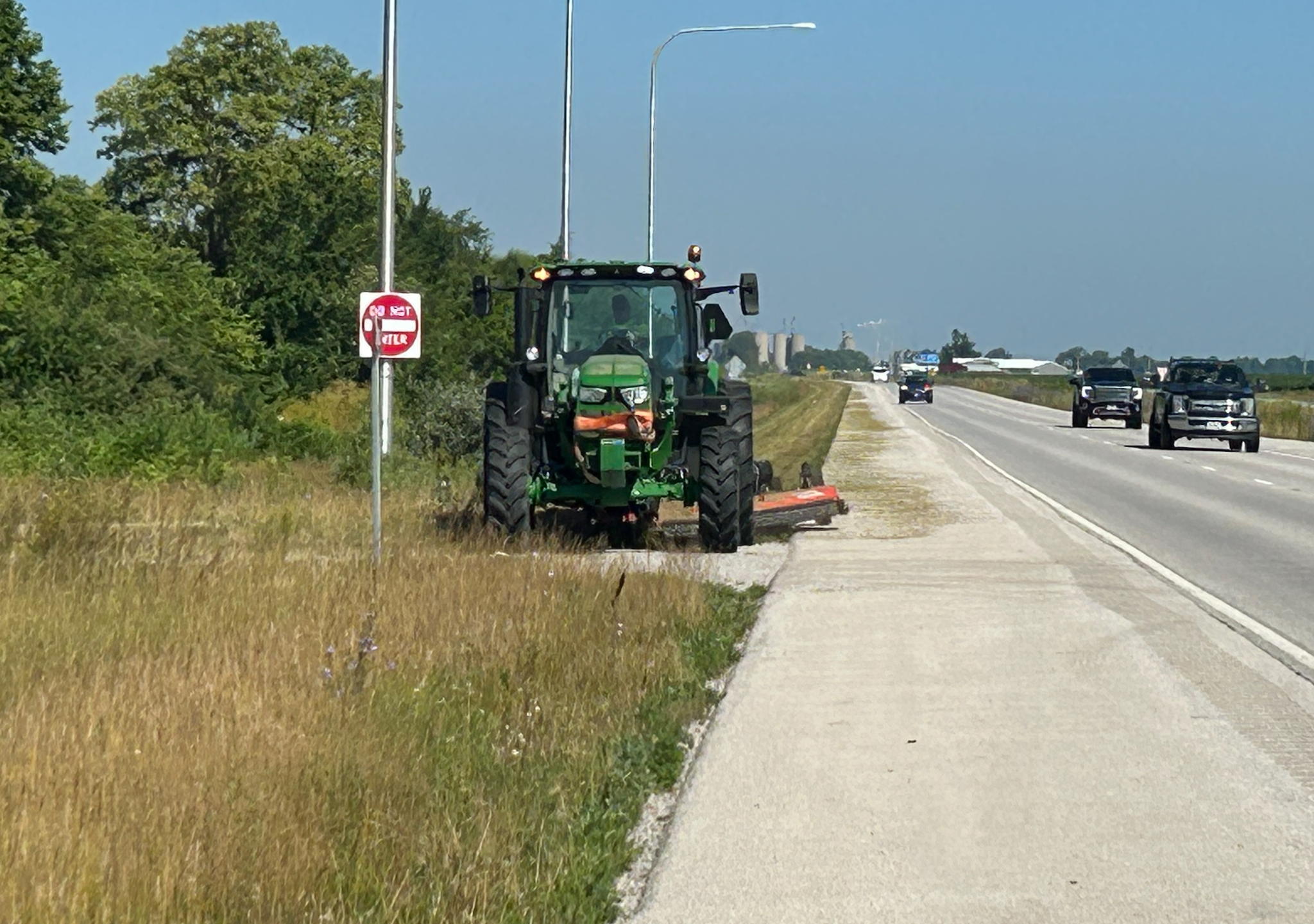 Illinois Department of Transportation: Slow down for mowers