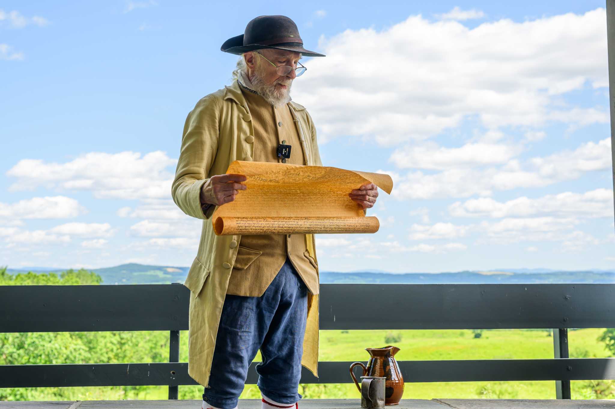 Photos: Declaration on a picture-perfect day