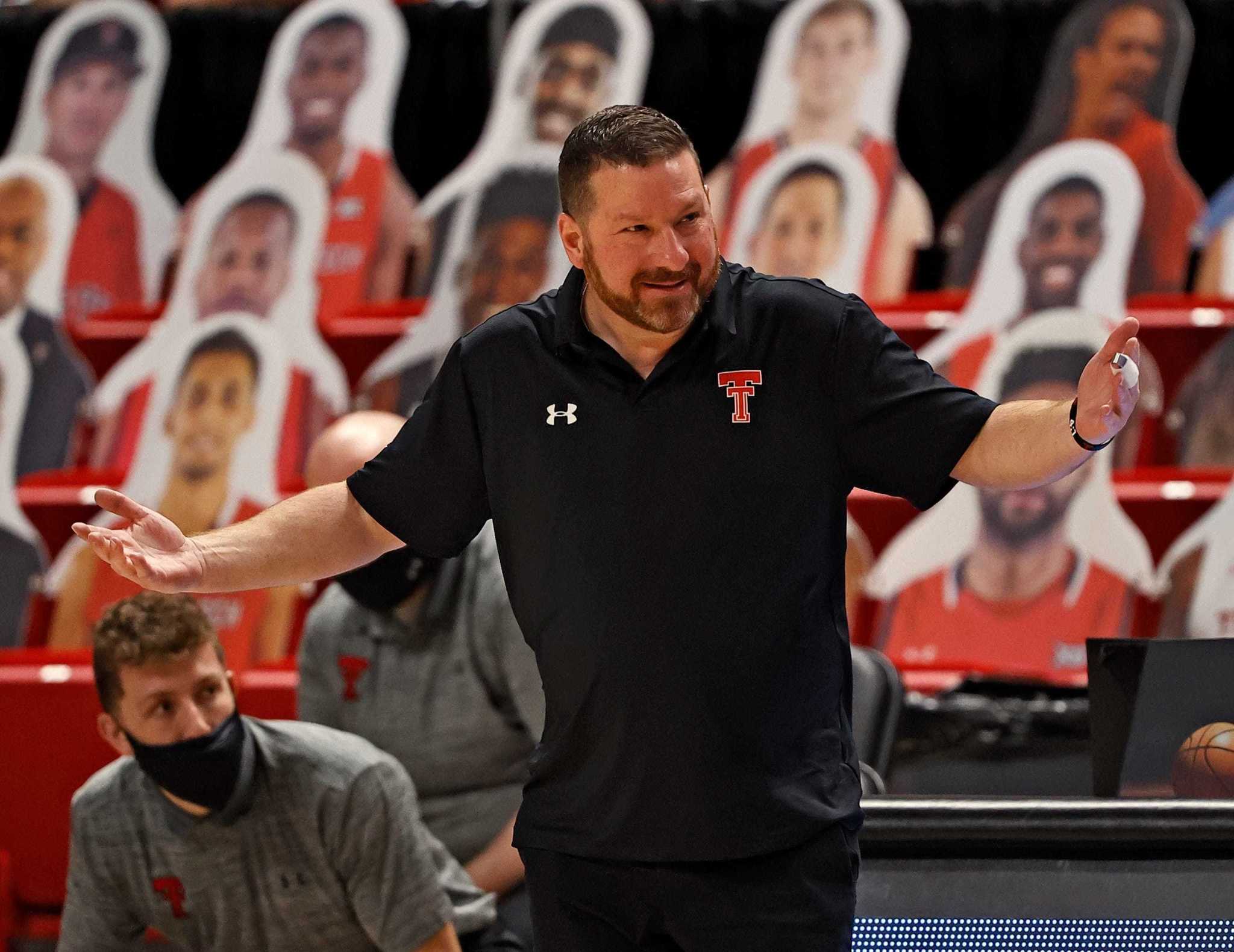Coach Bobby Knight dies after mentoring Chris Beard at Texas Tech
