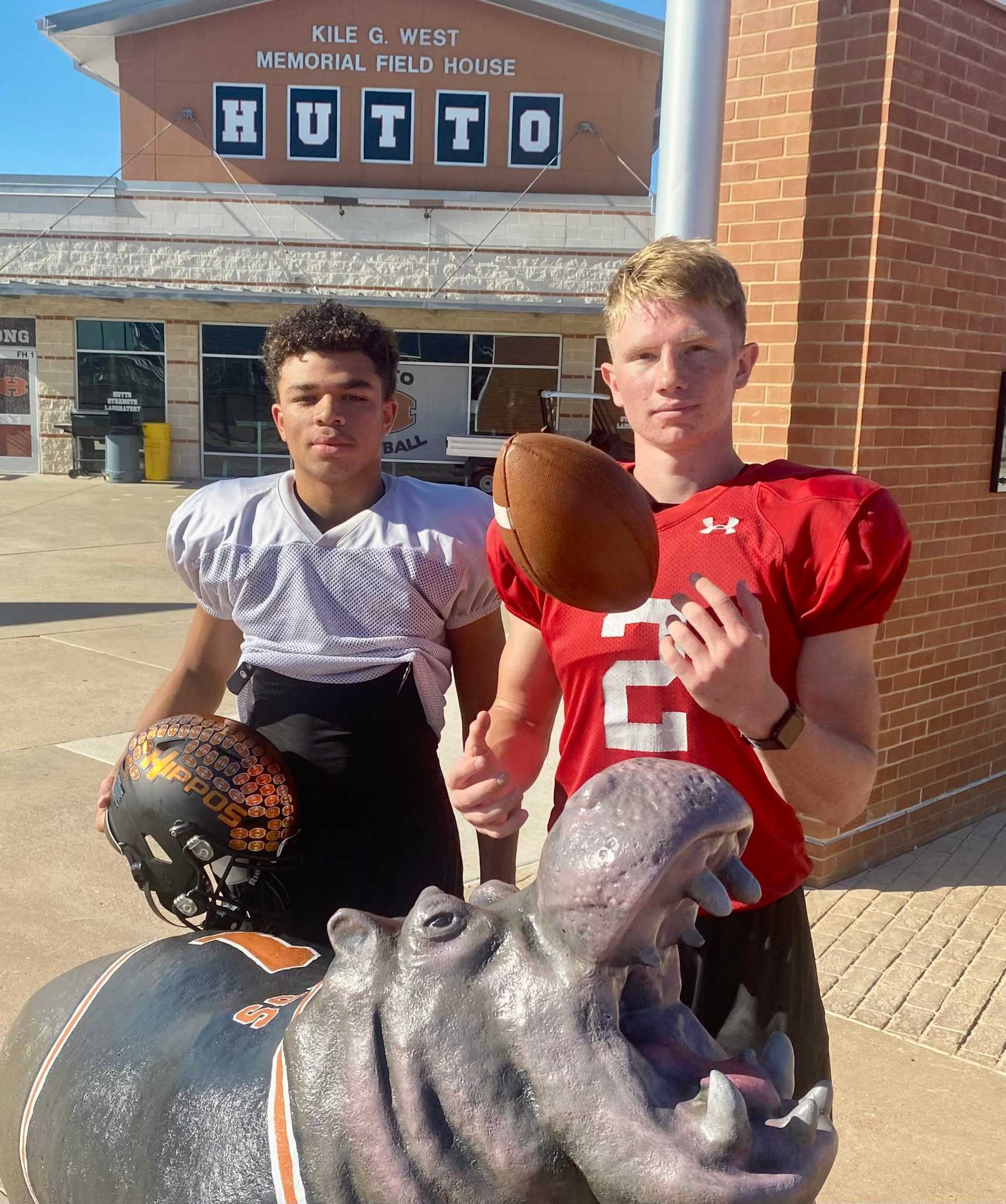 Hutto football has Texas' No. 1 HS quarterback and No. 1 wide receiver