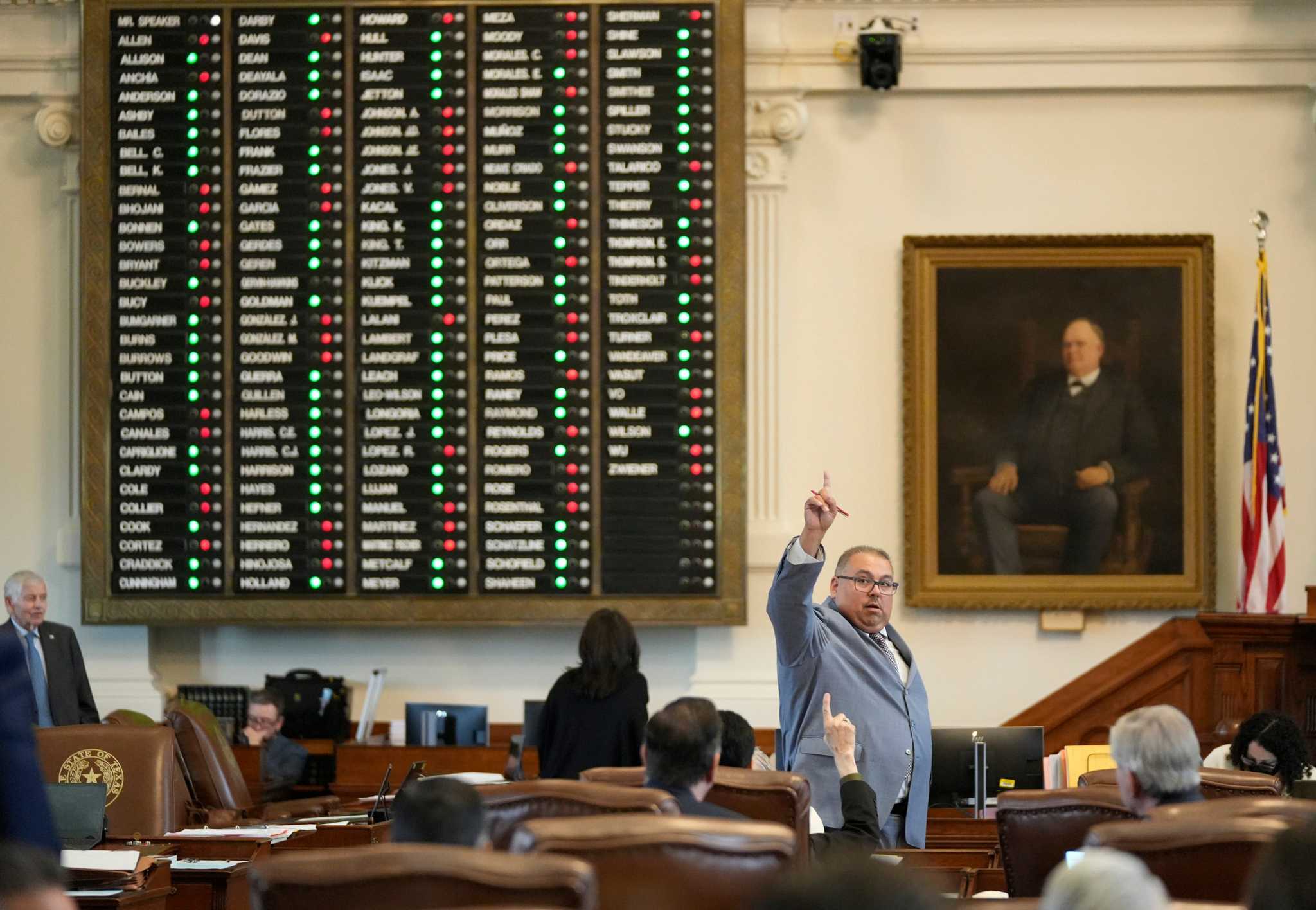 Texas House OKs bill allowing arrest, removal of undocumented people