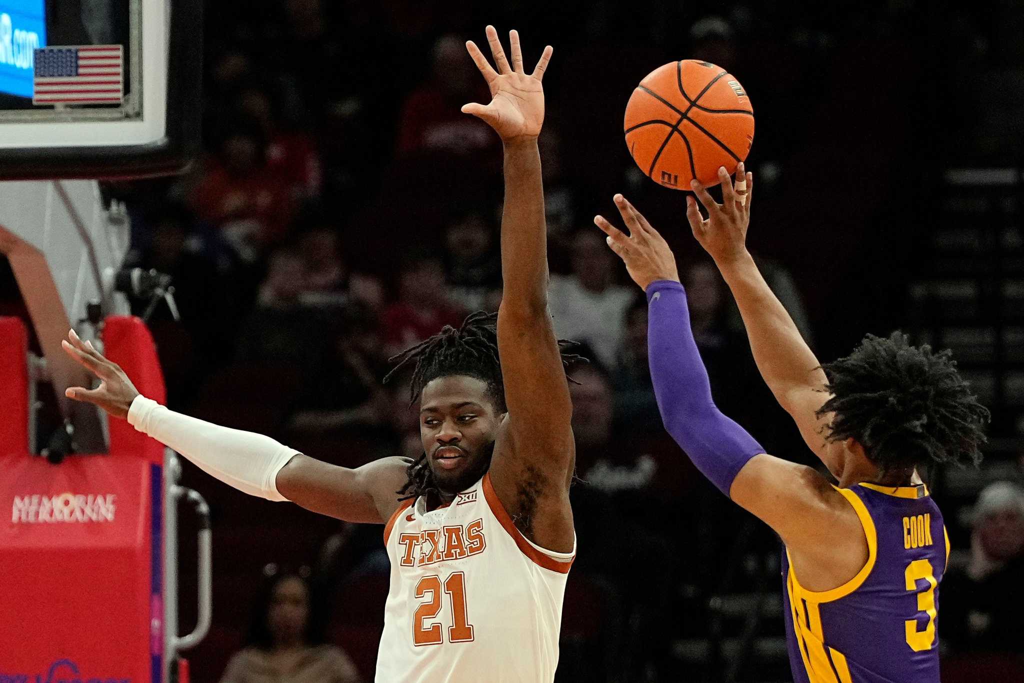 Max Abmas leads No. 19 Texas men's basketball team to win over LSU