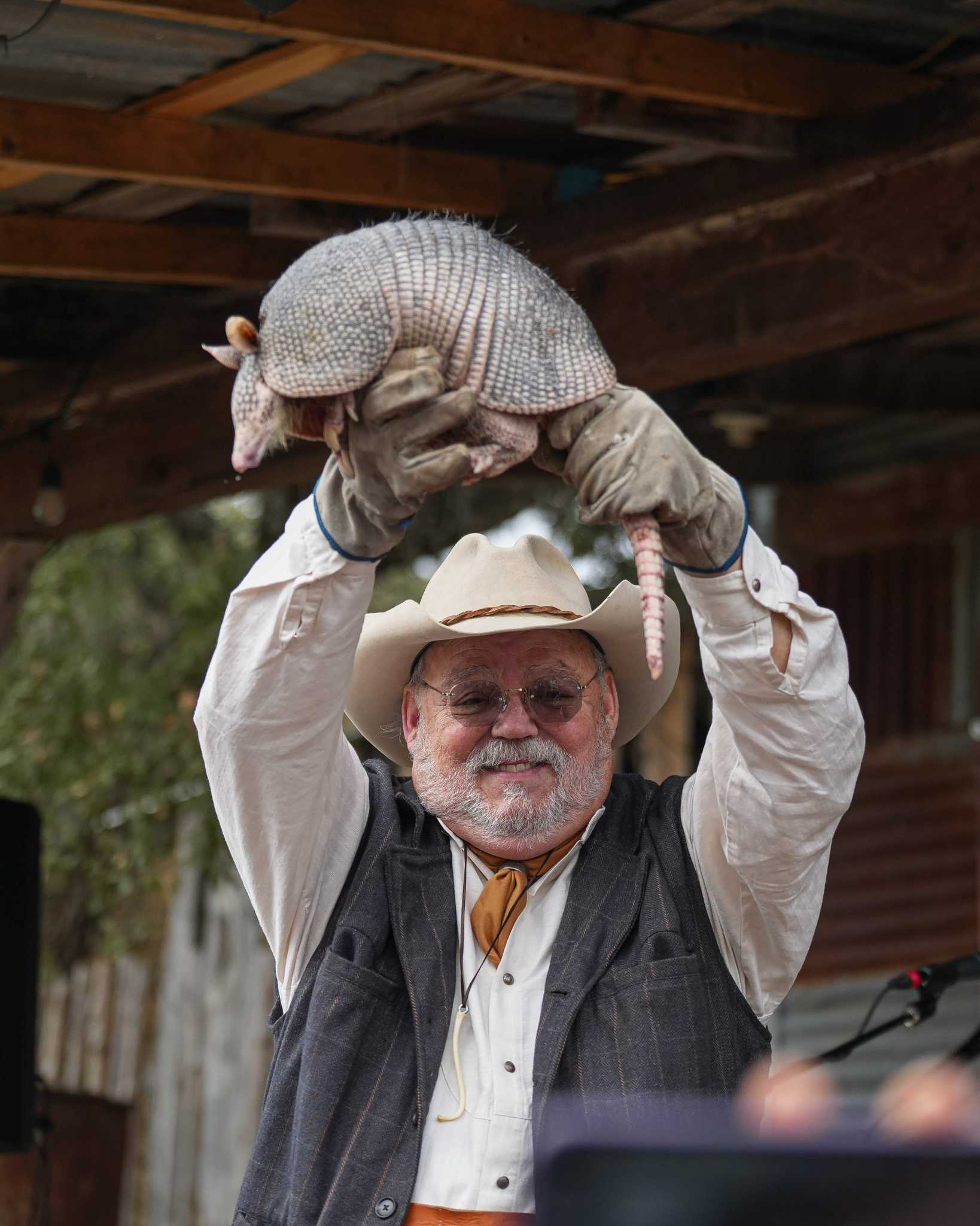 As a weather forecaster, armadillo Bee Cave Bob in Texas isn't too hung ...