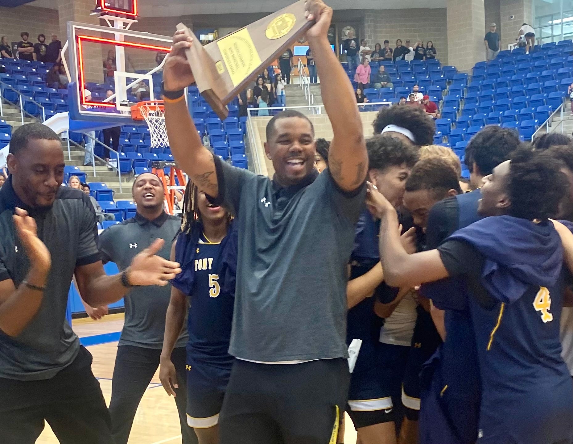 Antoine Thompson leads team to state in second season at school