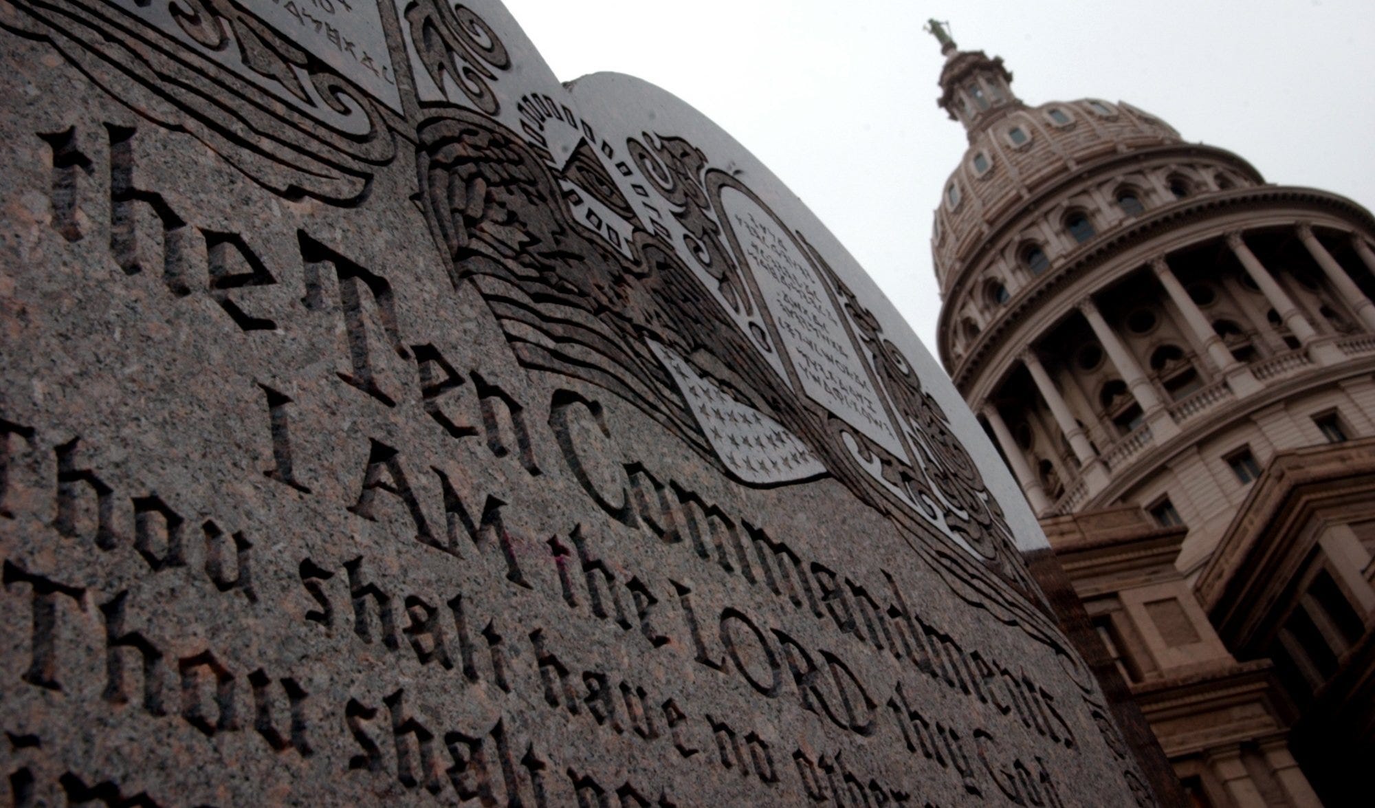 Texas Senate moves forward on prayer, Ten Commandments in schools