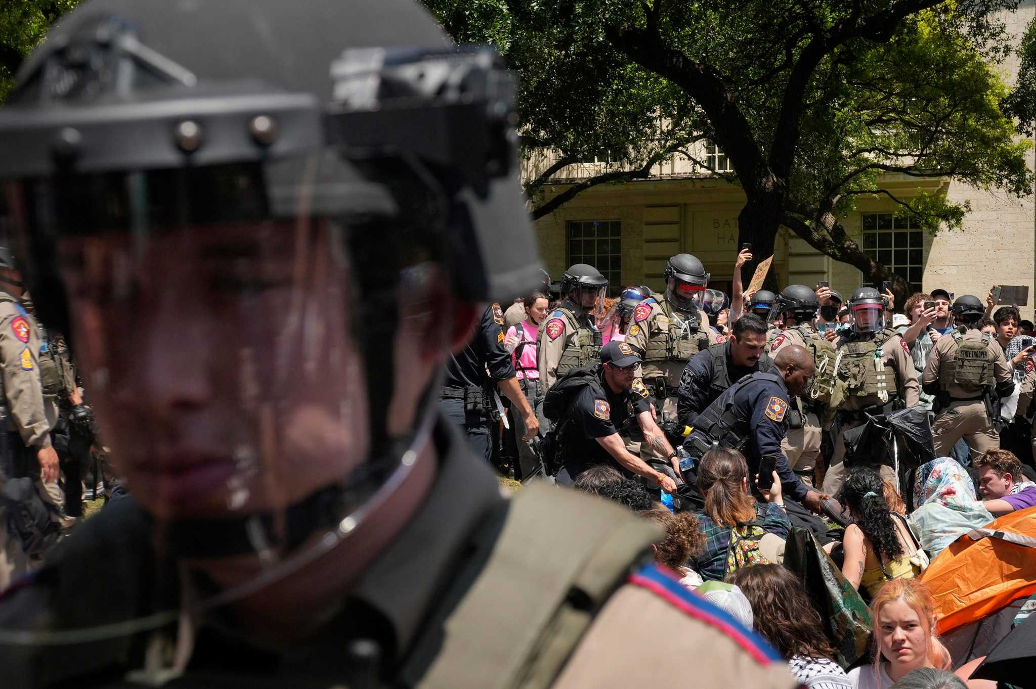 UT-Austin professor arrested, fired after police confrontation at Pro ...