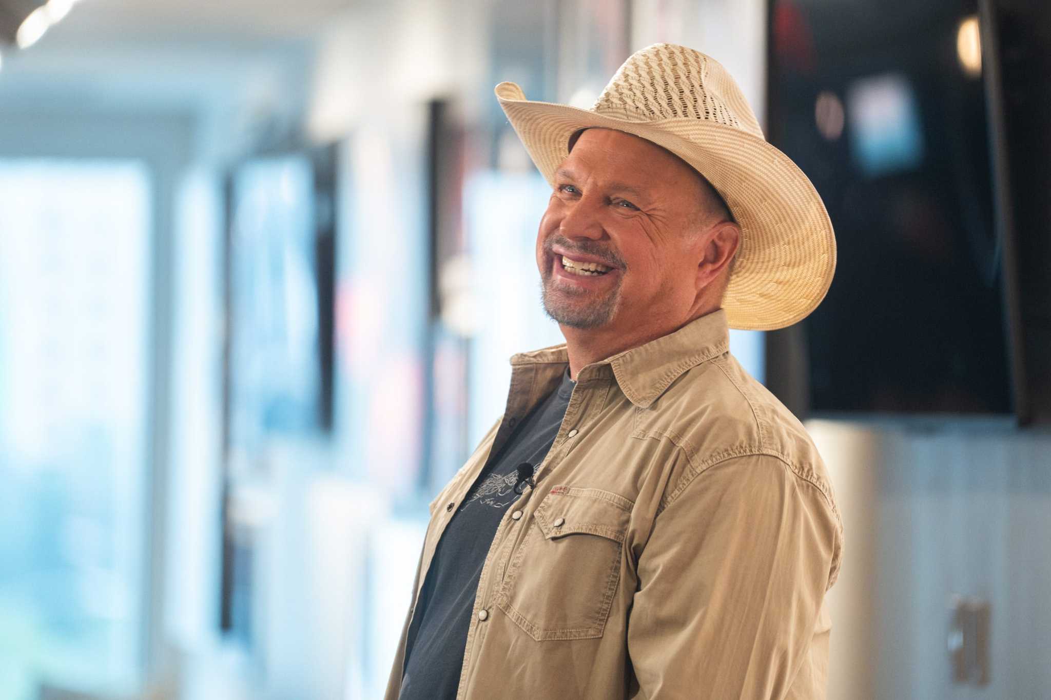 Garth Brooks inducted into 'Austin City Limits' Hall of Fame with ...