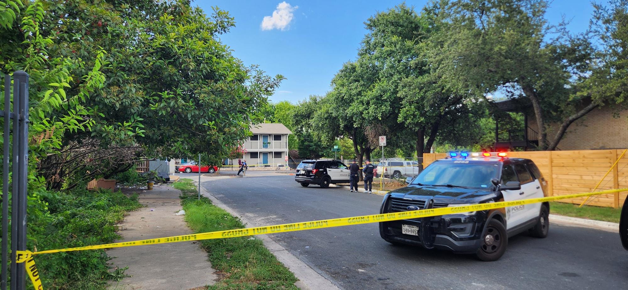 Austin police seek neighbors help to locate suspected killer