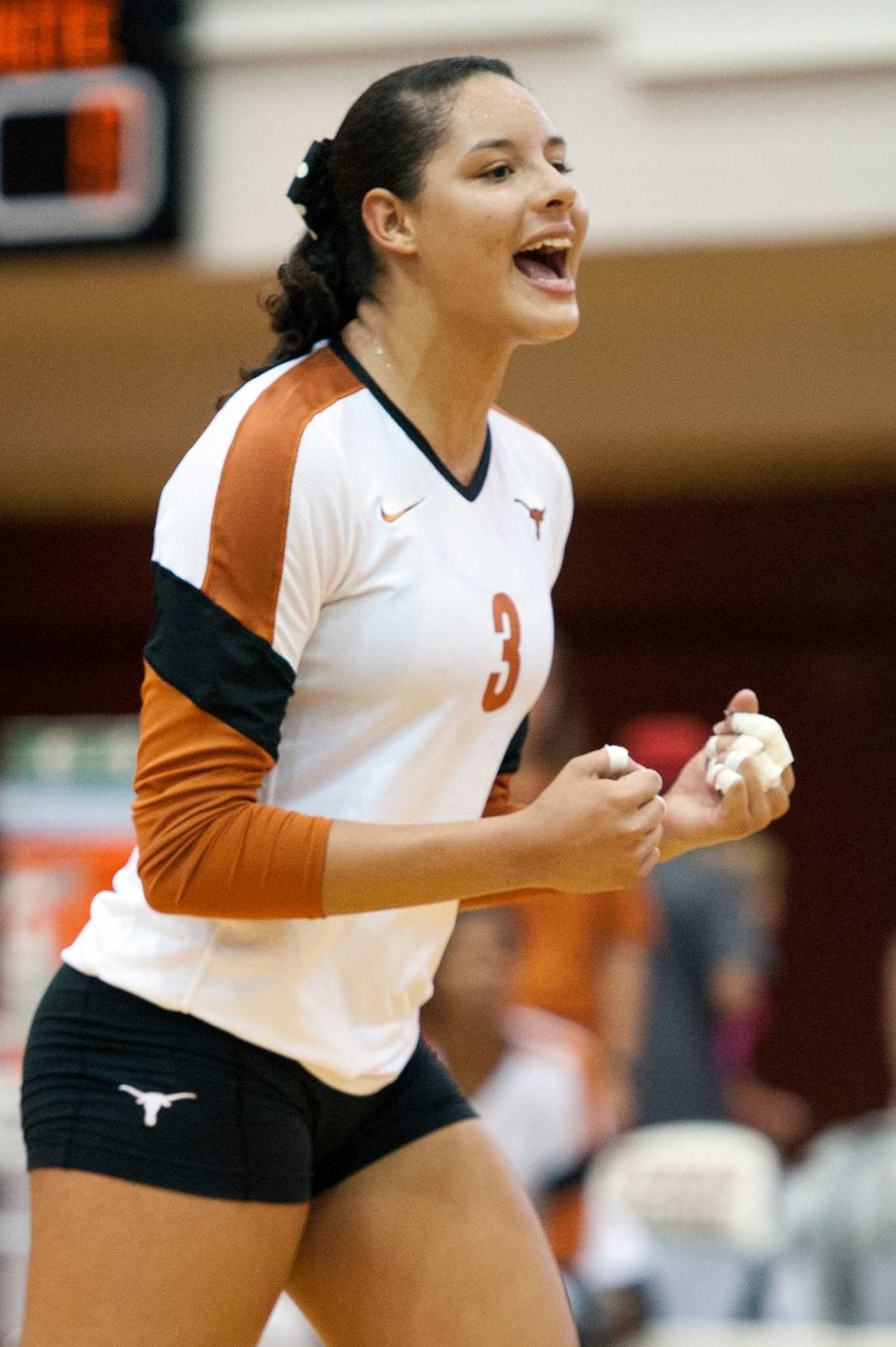 Former Texas volleyball player Pilar Victoria dies in Turkey at age 28
