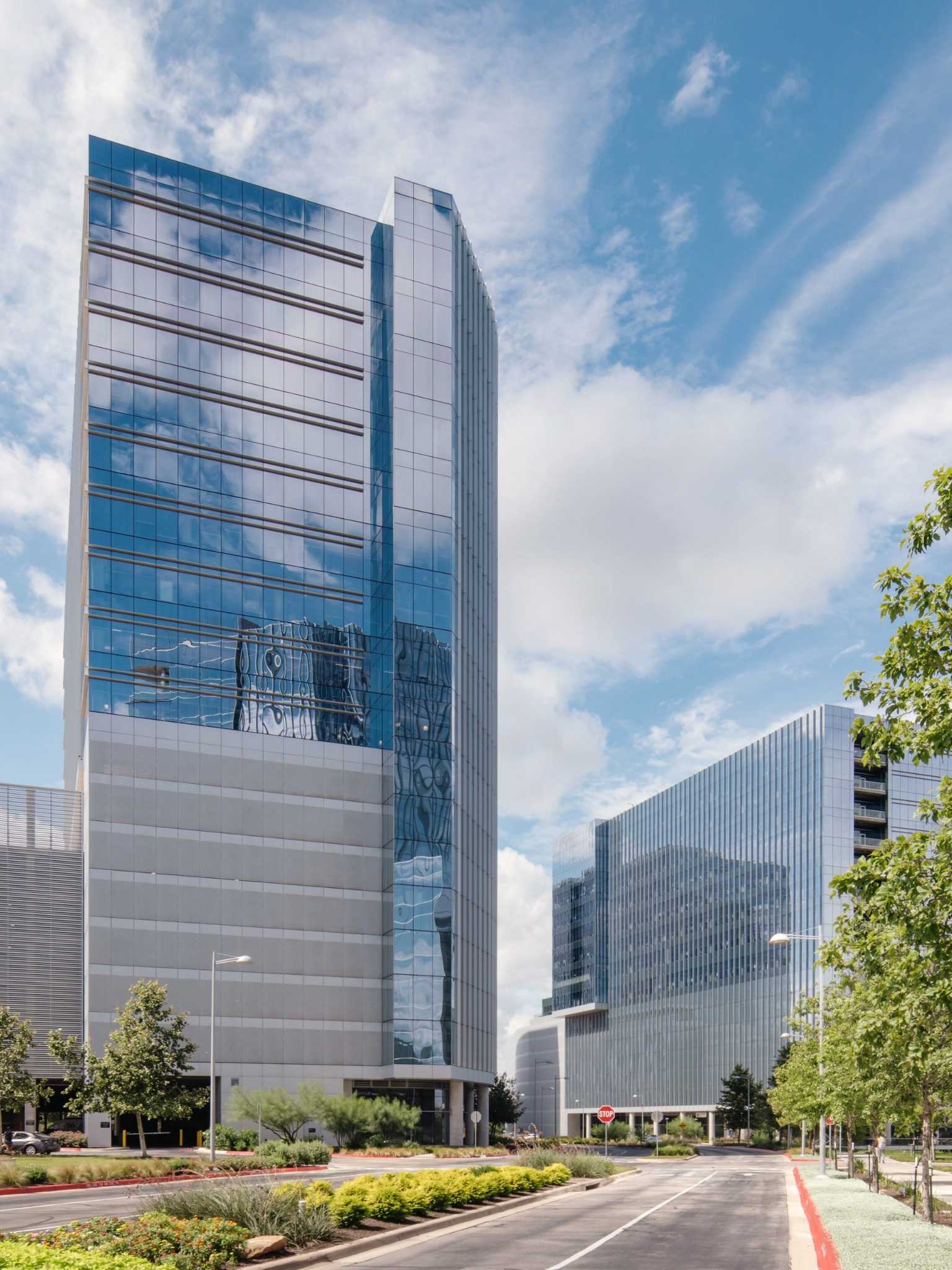 IBM signs lease for entire 15-story office tower at Austin's Domain ...