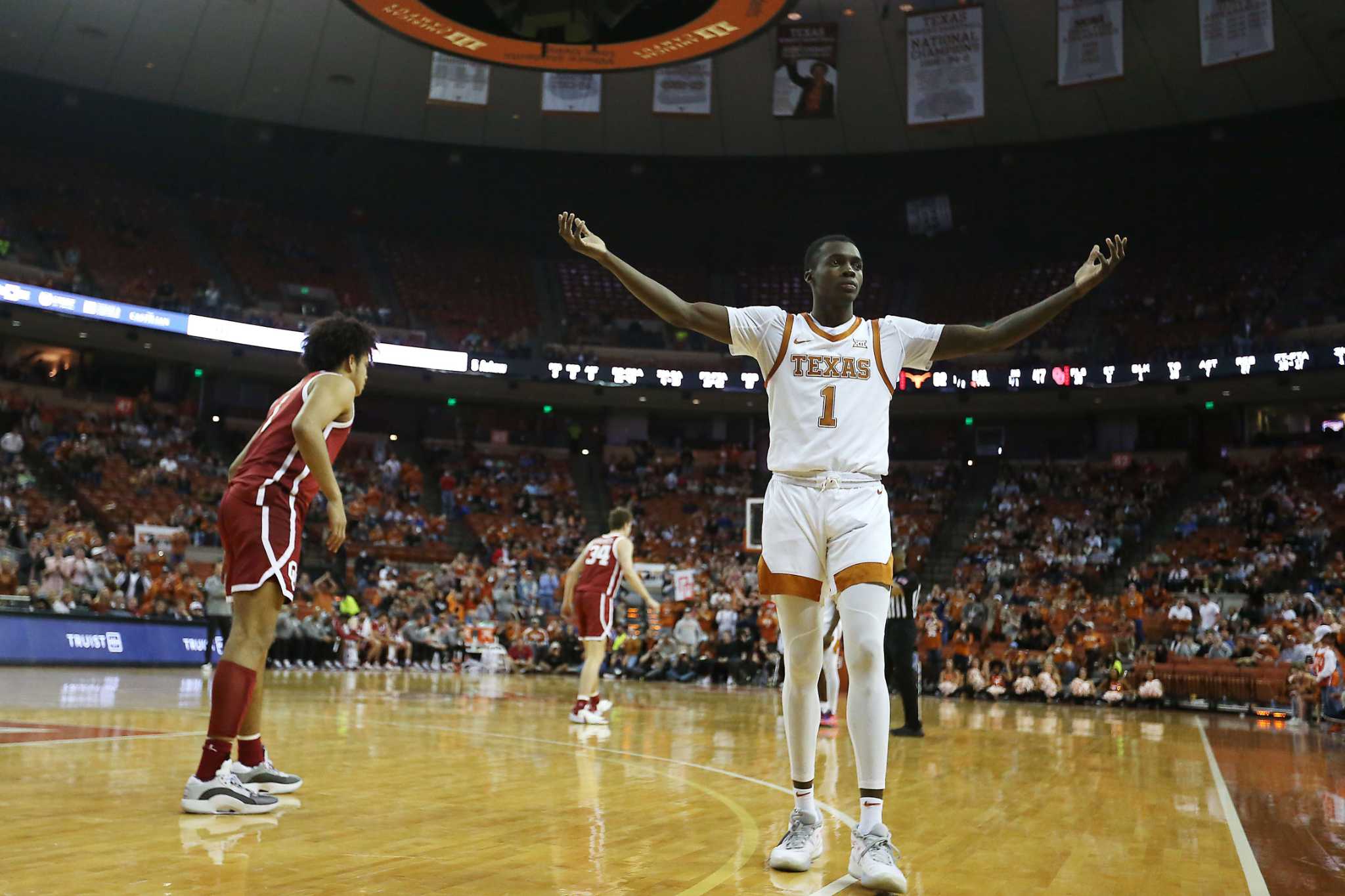 This date in Texas history: Andrew Jones' 3-pointer beats Oklahoma at ...