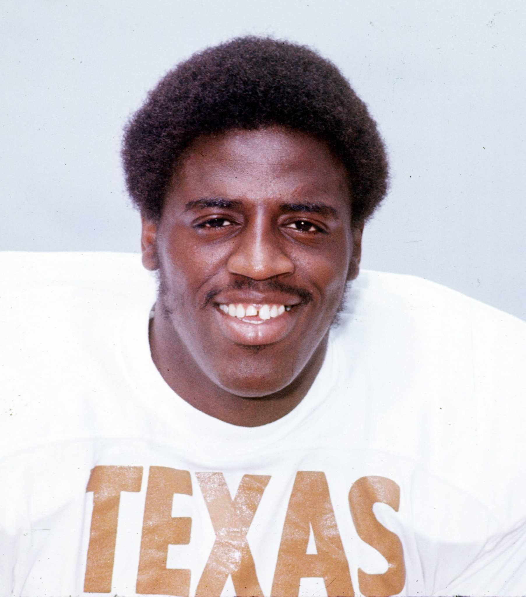 Former Texas football defensive end Tim Campbell dies at age 68
