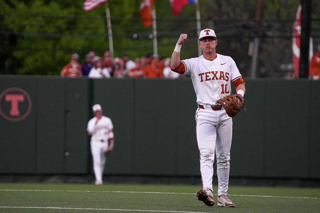 How Texas freshman pitcher Dylan Volantis shut down LSU as UT's closer