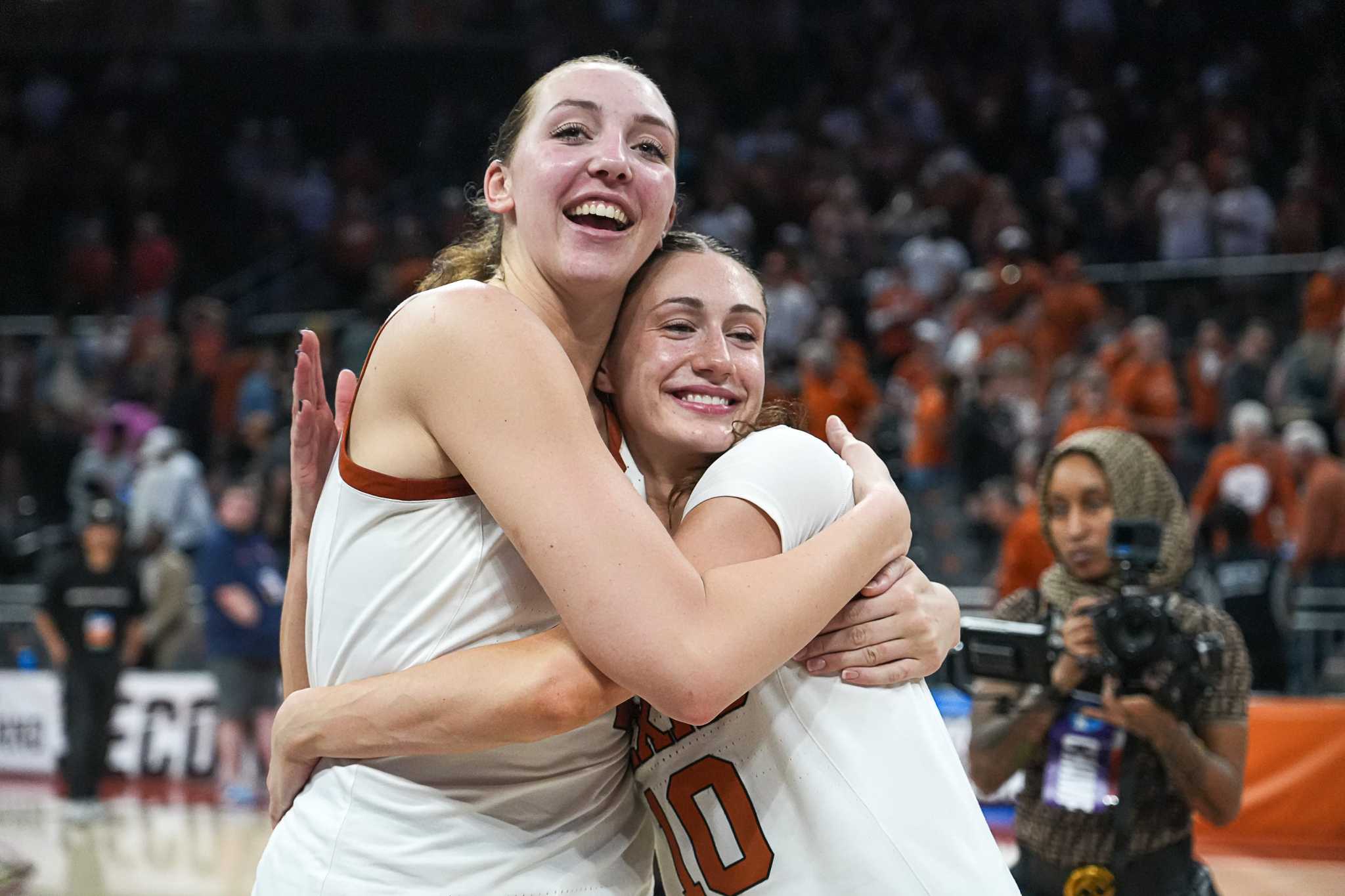 Shay Holle is preparing to leave Texas women's basketball. Vic Schaefer ...