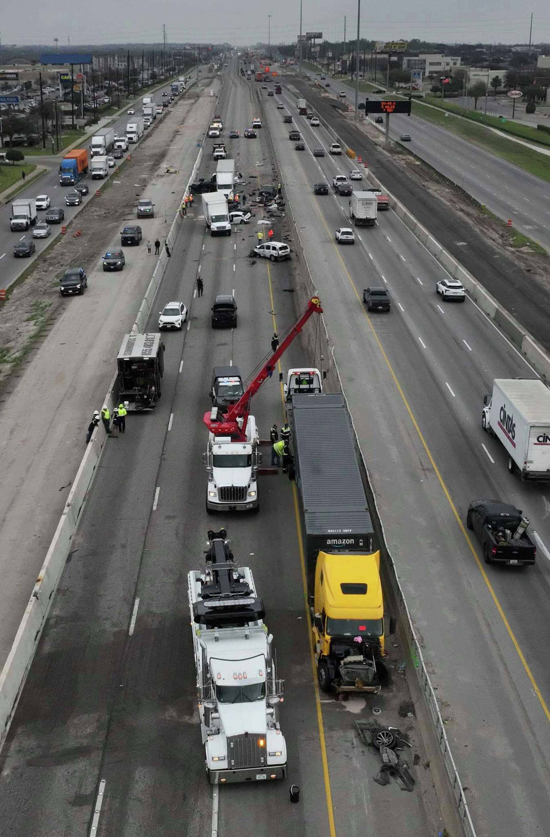 See devastating aftermath of deadly 17-vehicle car crash on I-35 in Austin