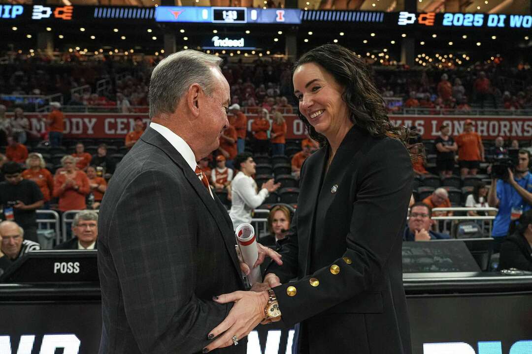 Shay Holle is preparing to leave Texas women's basketball. Vic Schaefer ...