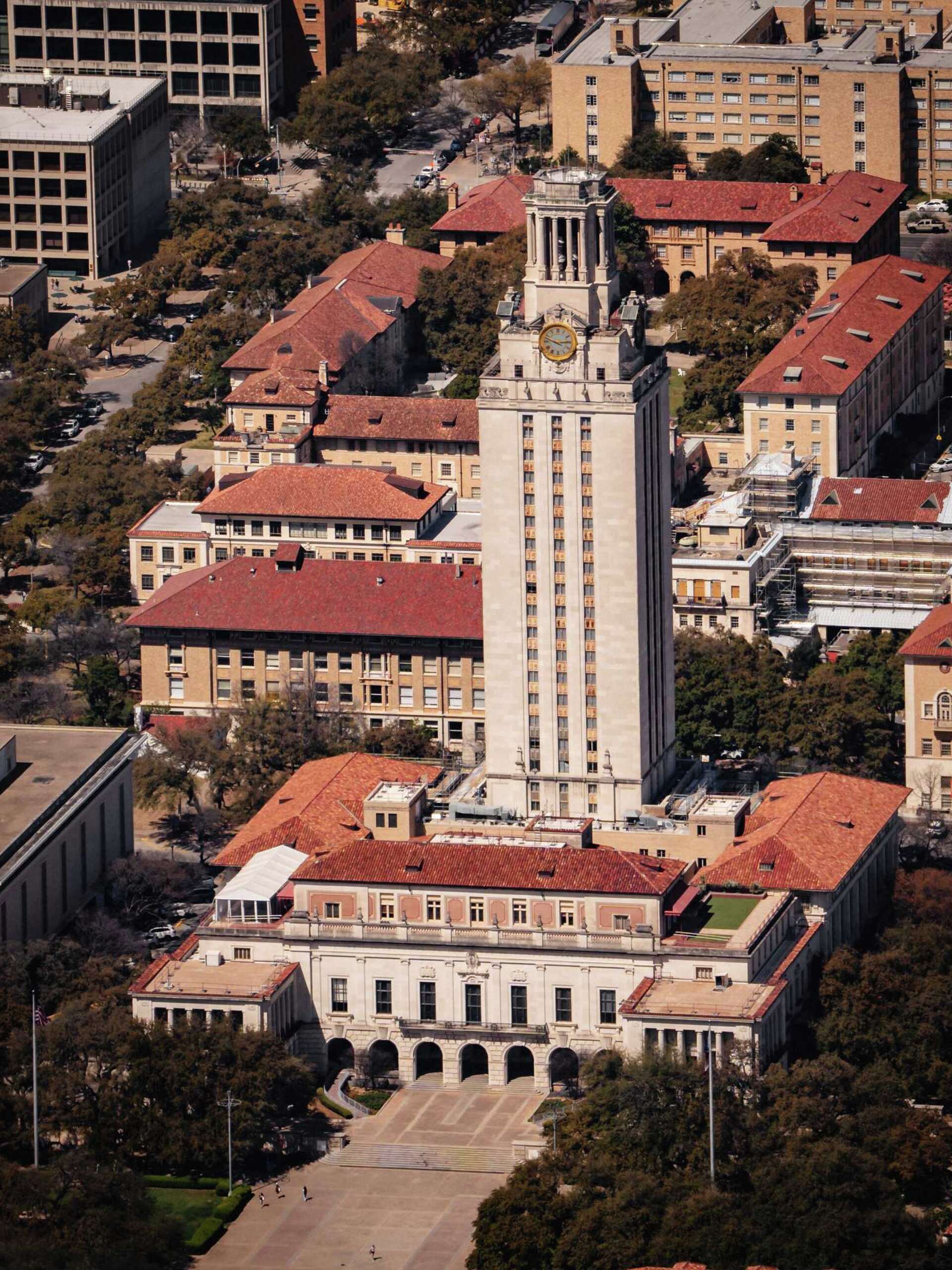 University of Texas gain sets records for enrollment, applications