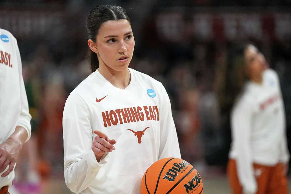Texas women's basketball: Sarah Graves learning sports business, too