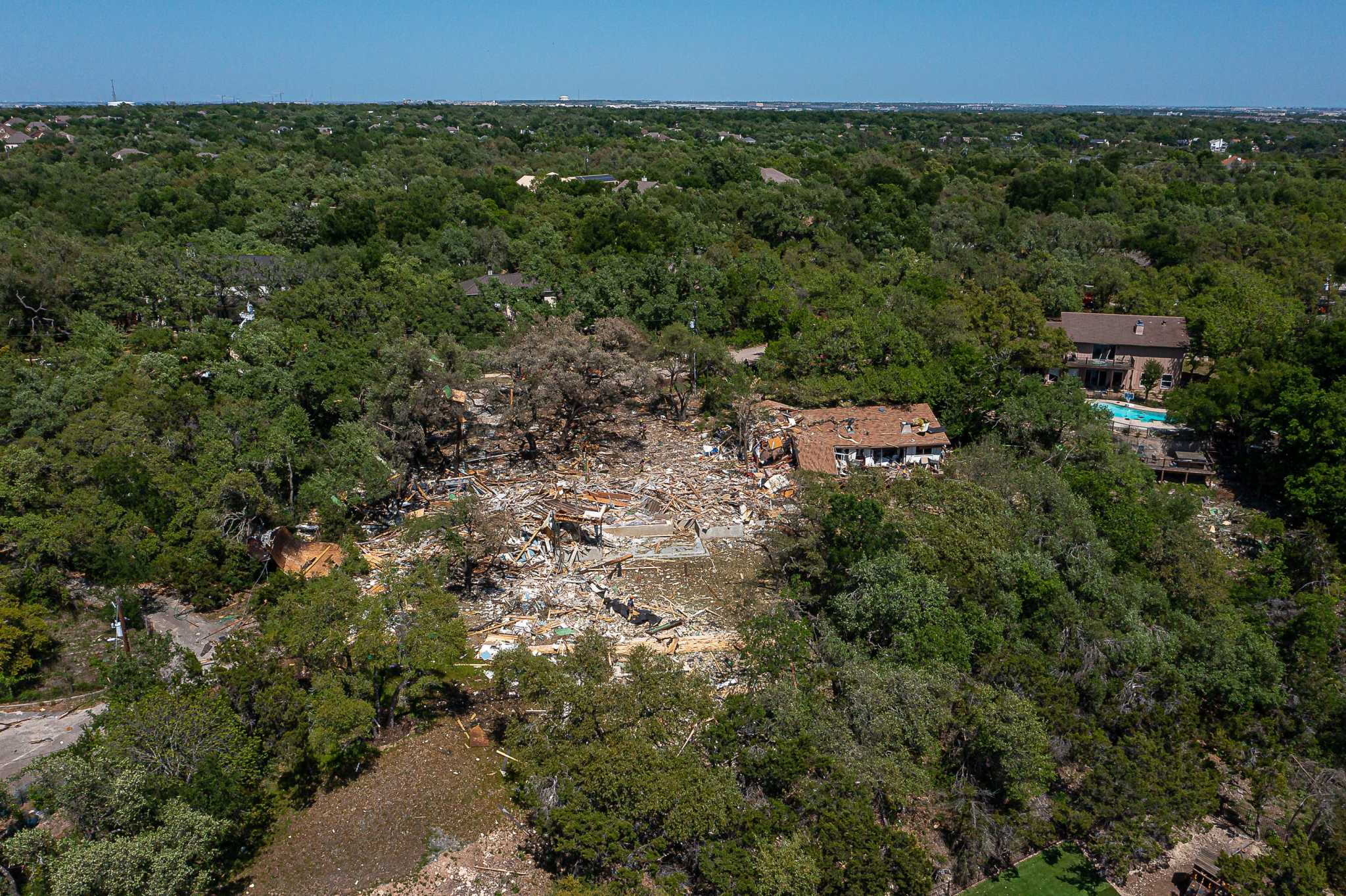 Videos show moments before Northwest Austin home explosion, heard as ...