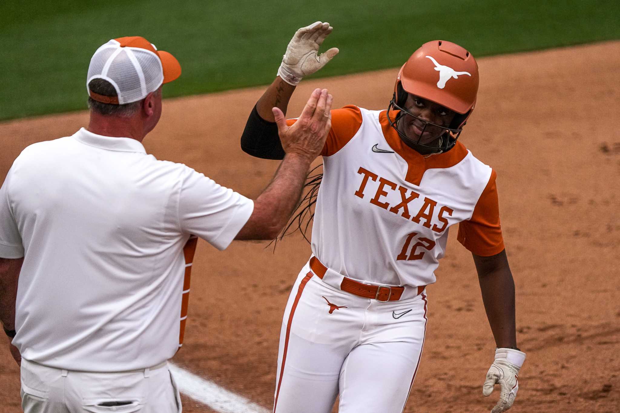 Victoria Hunter, No. 5 Texas softball power to needed win over Kentucky